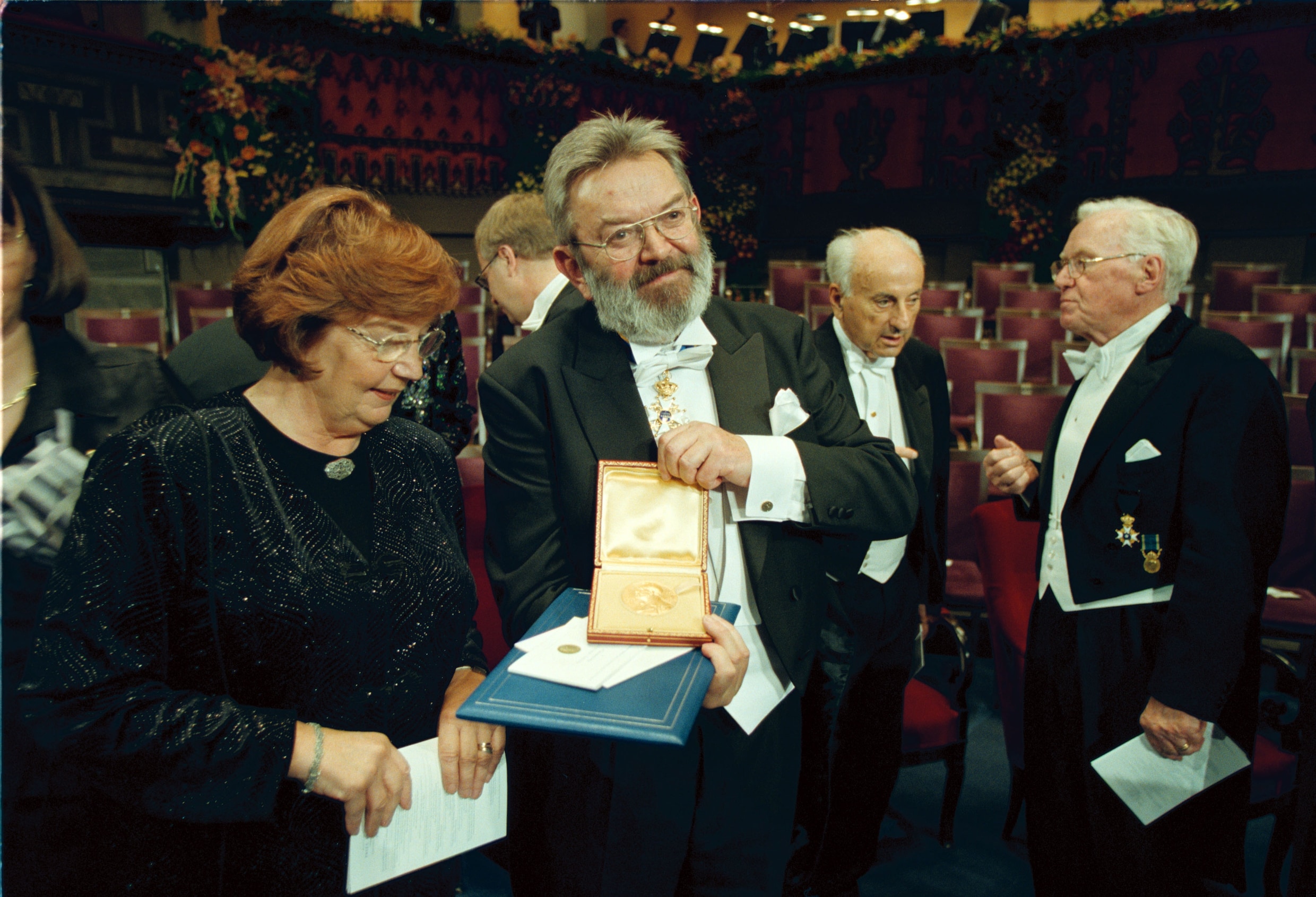 Rehabilitatie voor een ondiplomatieke, mokkende, geniale natuurkundige ...