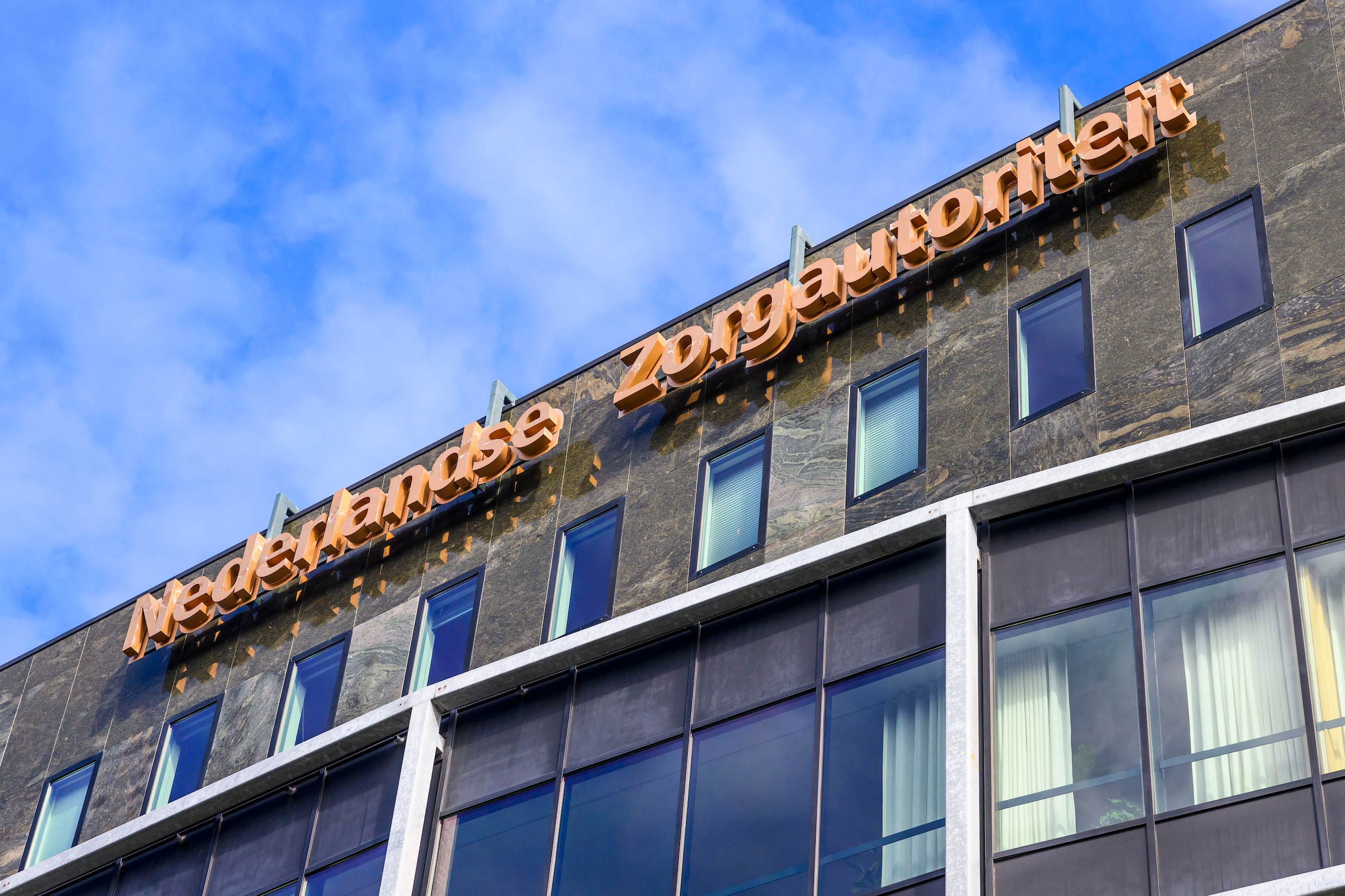 NZa berispt zorgverzekeraars om 'niet nakomen zorgplicht’ | Trouw