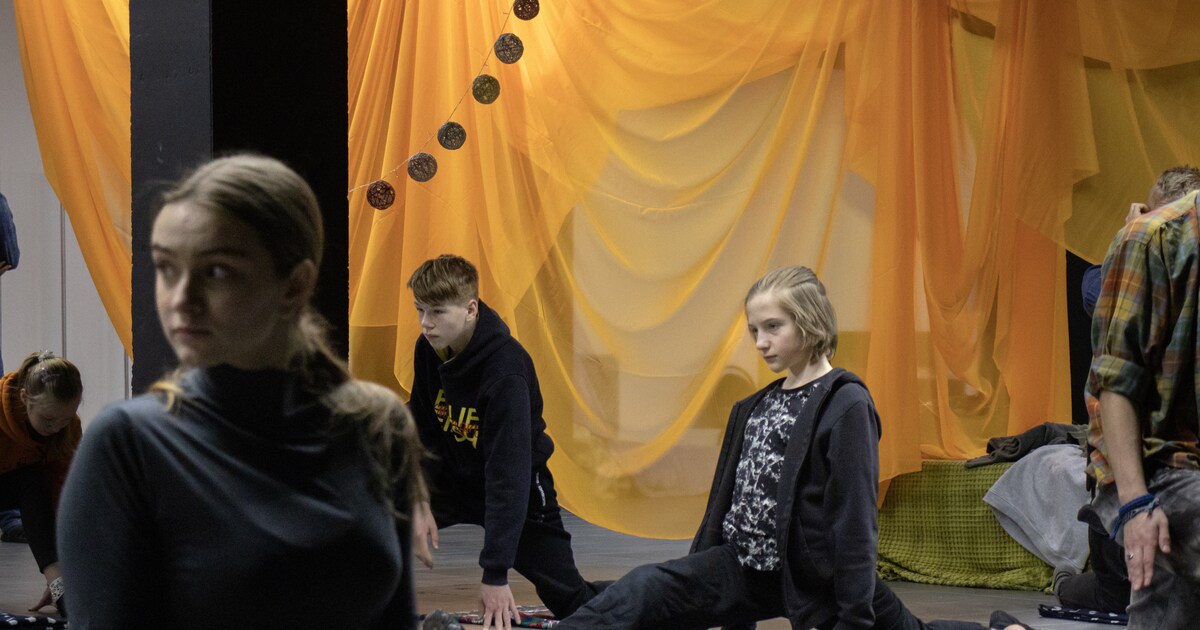 Sofia en Vlad uit Charkiv overwinnen hun angst voor de oorlog door te ...