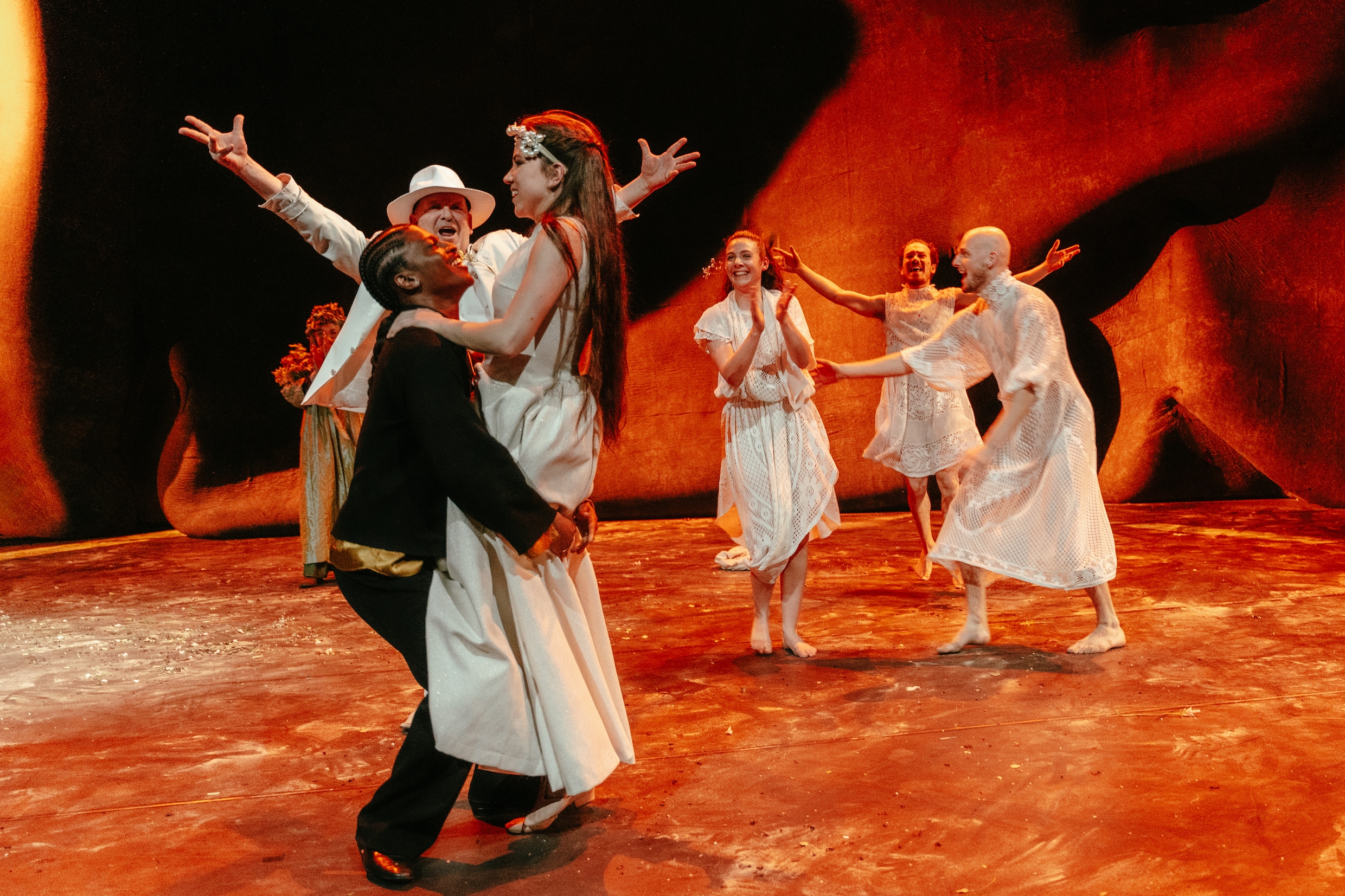 ‘Bloedbruiloft’ gaat aan een veelheid van stijlen en tragiek ten onder ...