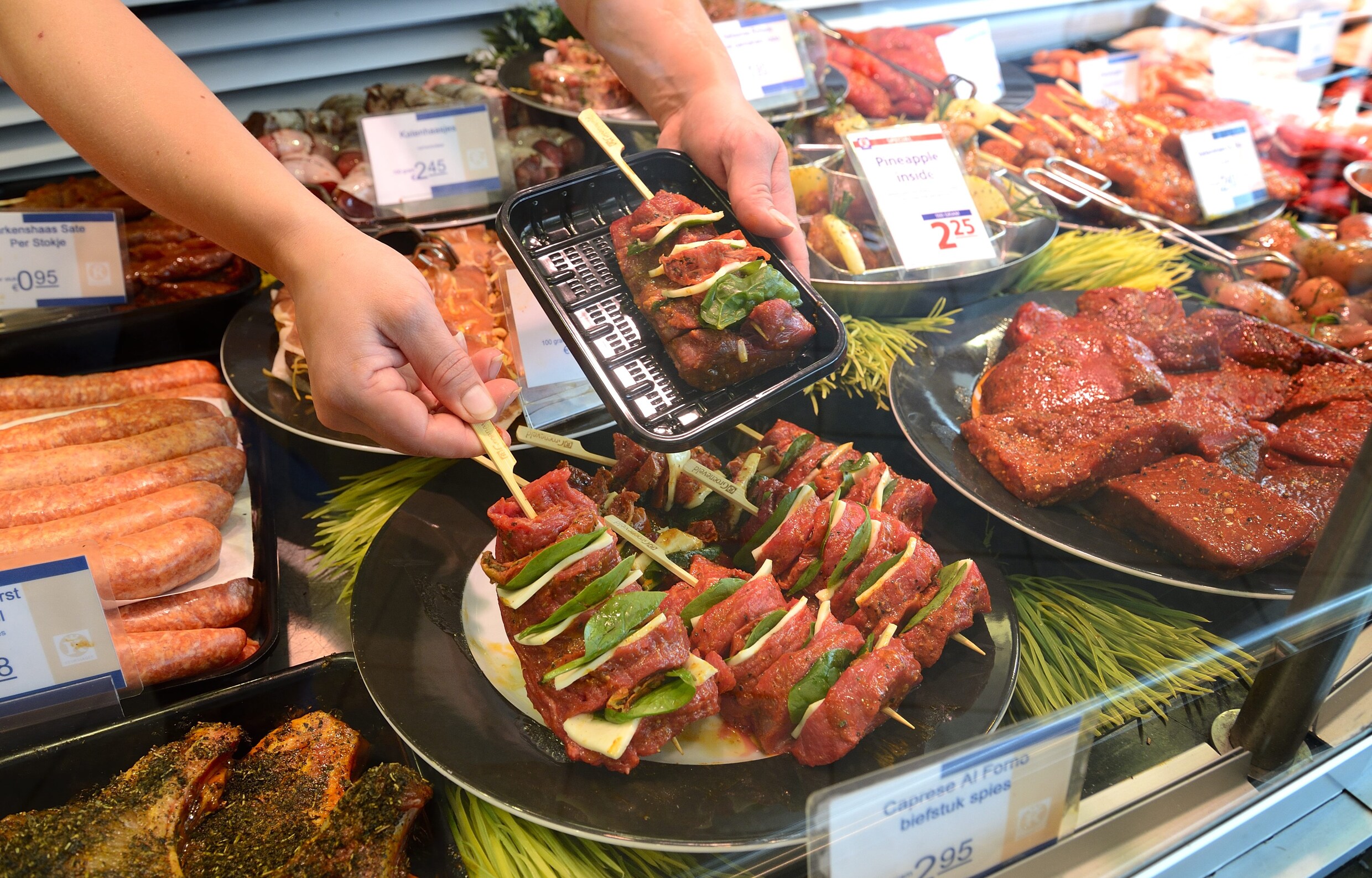 Gemiddelde Nederlander eet kilo’s te veel rood vlees en dat kost veel ...