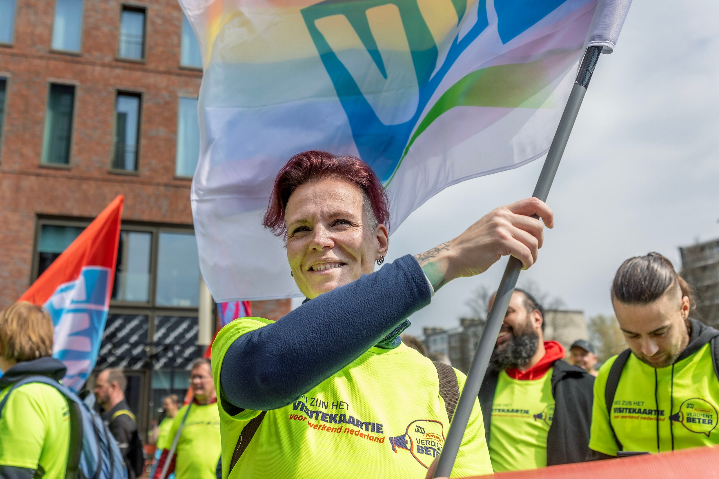 FNV-medewerkers voeren dit keer actie voor hun eigen loon: ‘Dit is wel ...