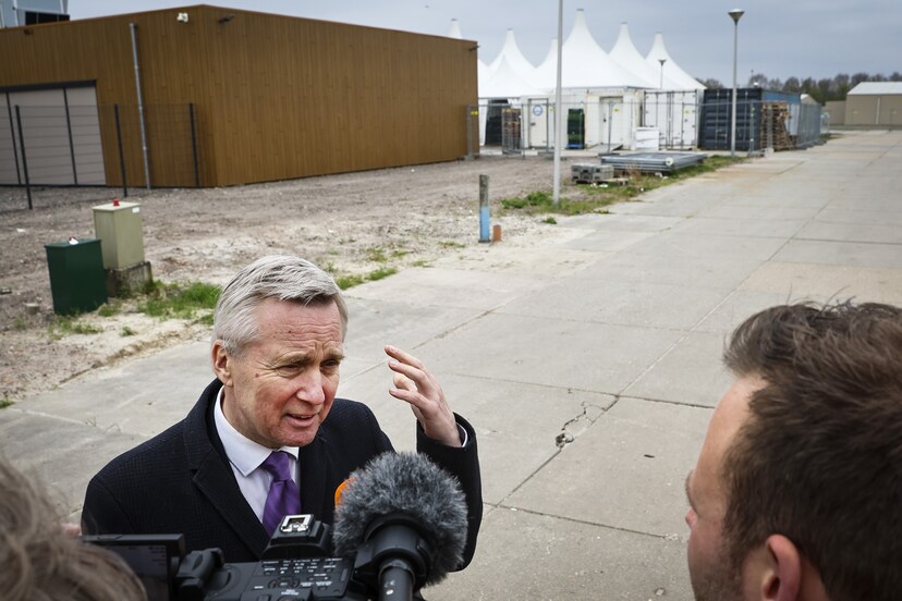 Hoe staatssecretaris Eric van der Burg de moed verliest in de ...