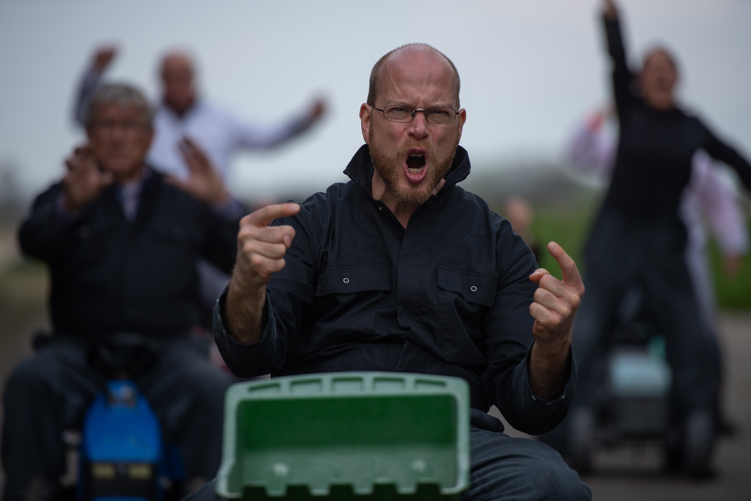 Theaterfestival laat het menselijke verhaal achter de boze boer zien ...