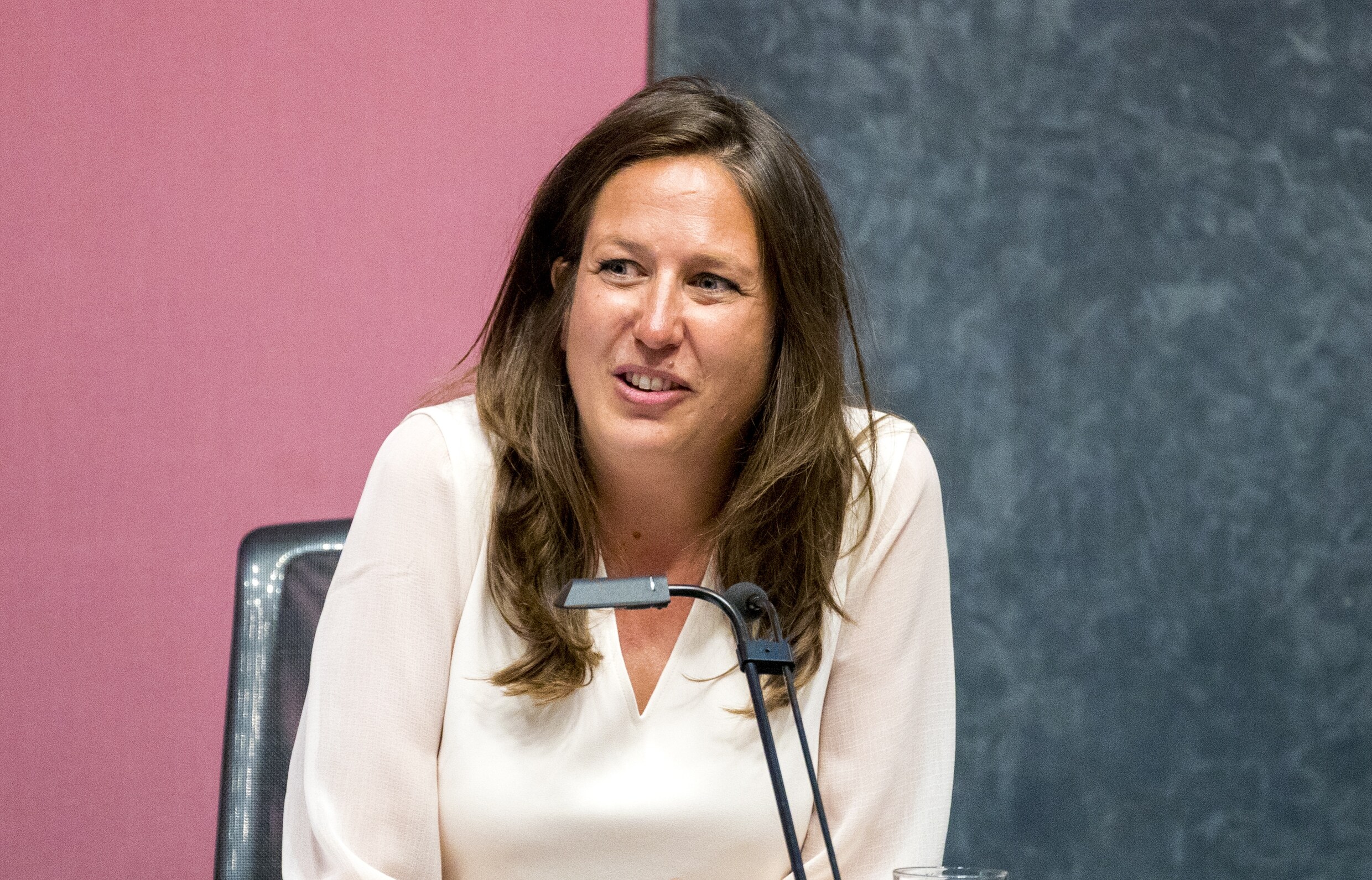 Live politiek: Bontenbal noemt Haagse asielrellen wel degelijk ...