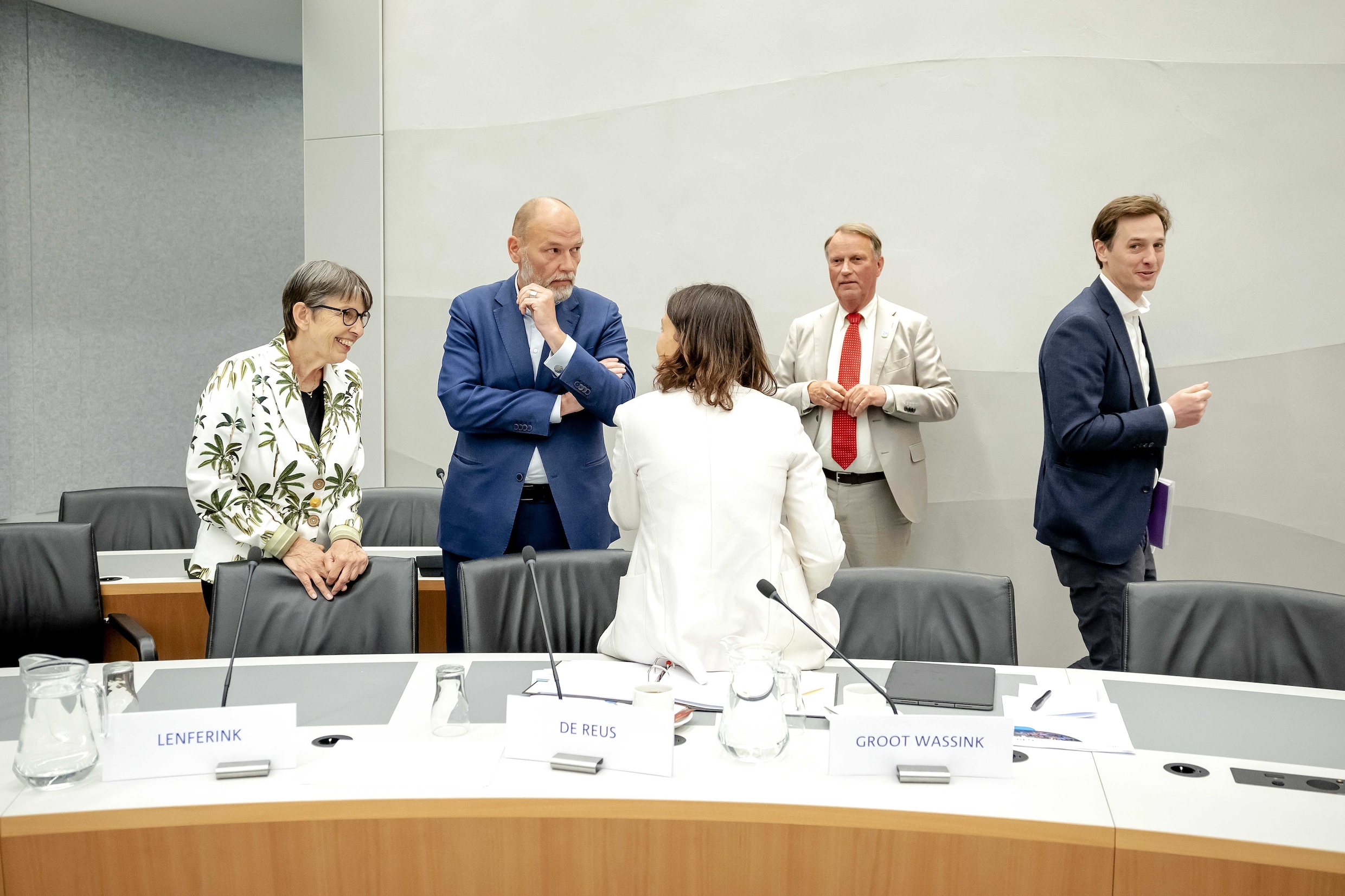 Kamer hoort nog altijd harde kritiek op wet die asielzoekers moet ...
