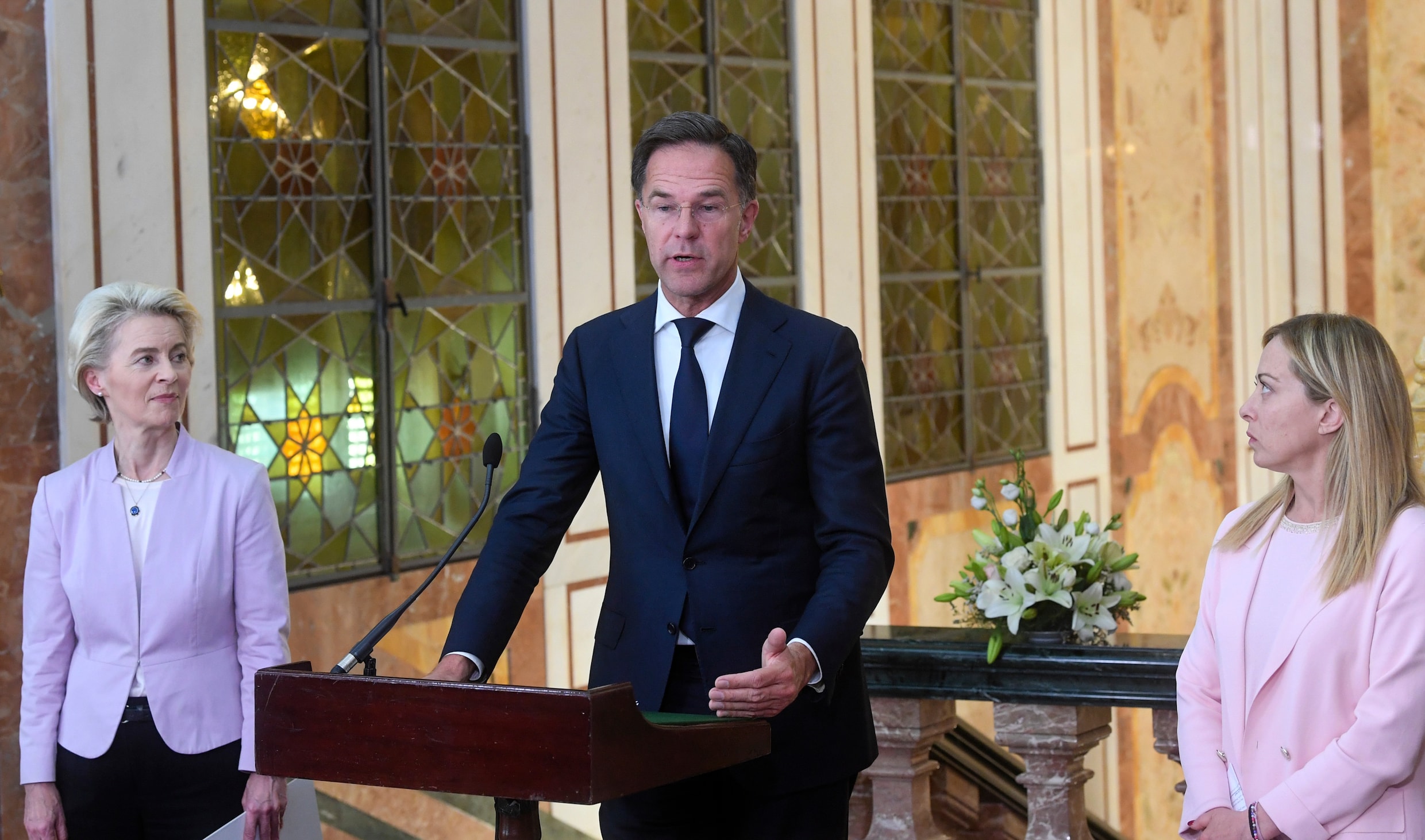Gaat Rutte internationaal? Hij wordt al genoemd als Ursula von der ...
