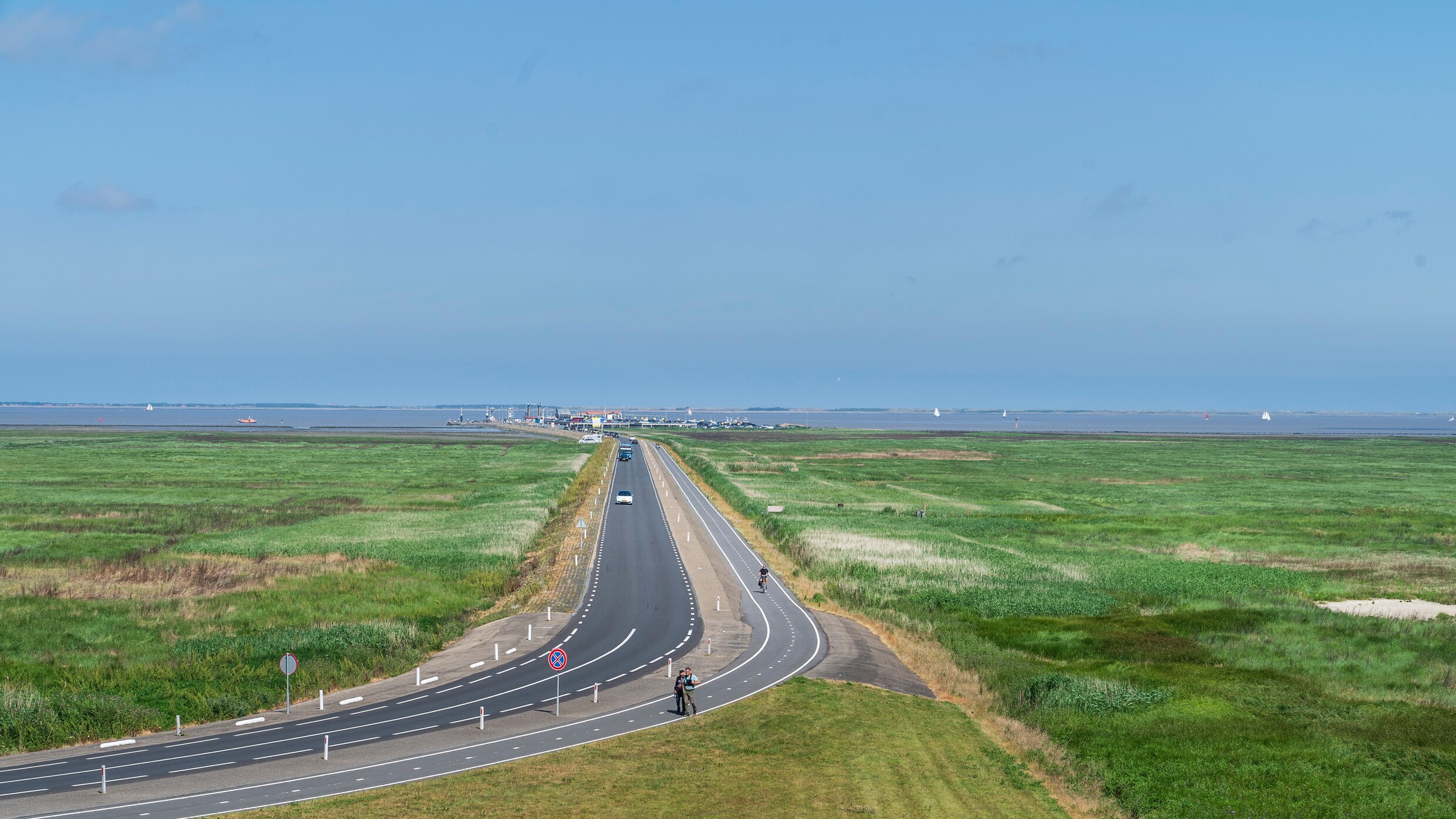 Holwerd aan Zee gaat door ondanks kritiek op doorsteken dijk | Trouw