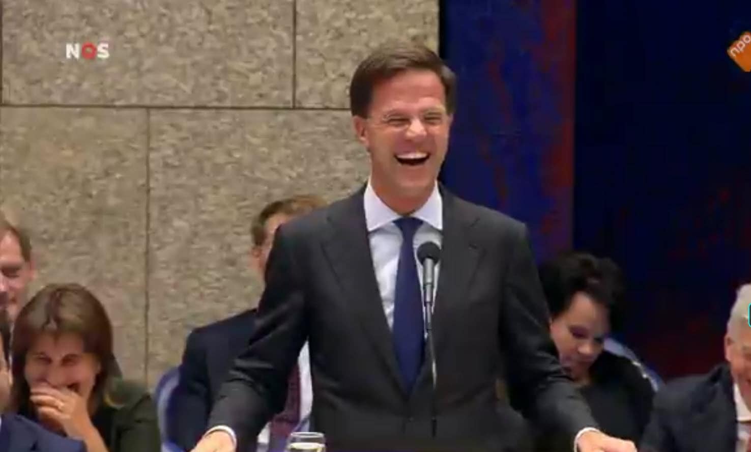 Toen ik goed keek zag ik het: de lach van de VVD is een weglach-lach ...