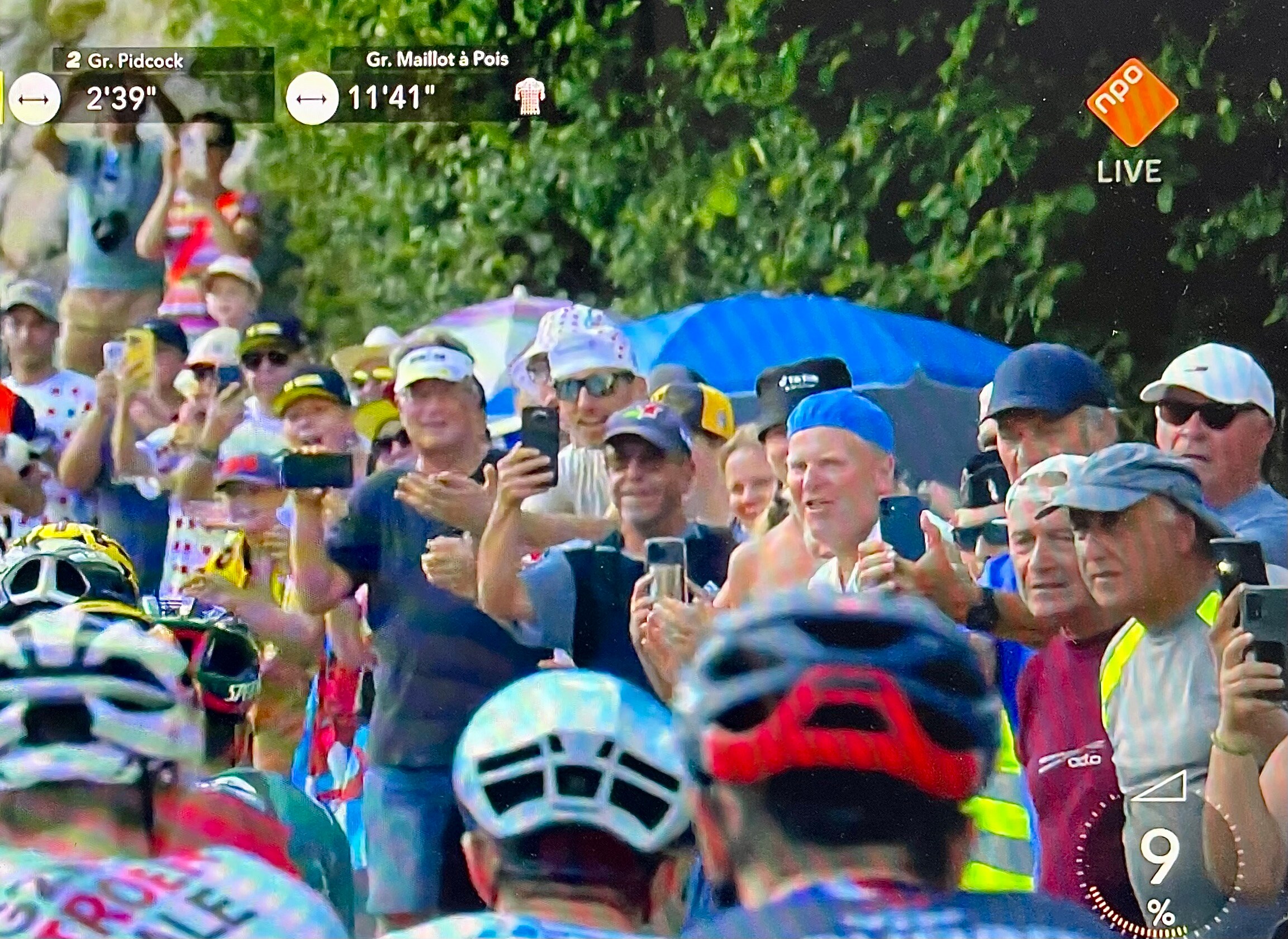 Telefoon uit de klas weren? Dan graag ook uit de Tour | Trouw