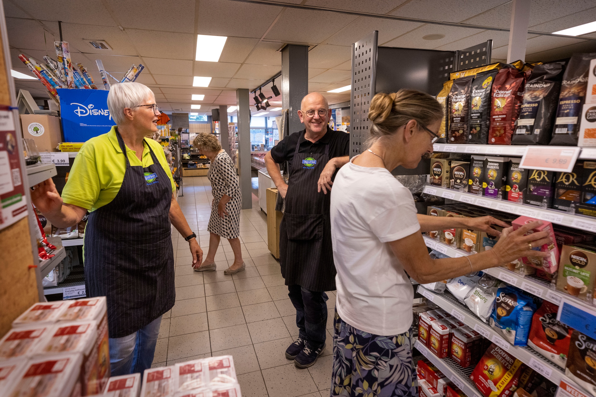 Toen de dorpswinkel dreigde te moeten sluiten kwam Schoonrewoerd ‘in ...