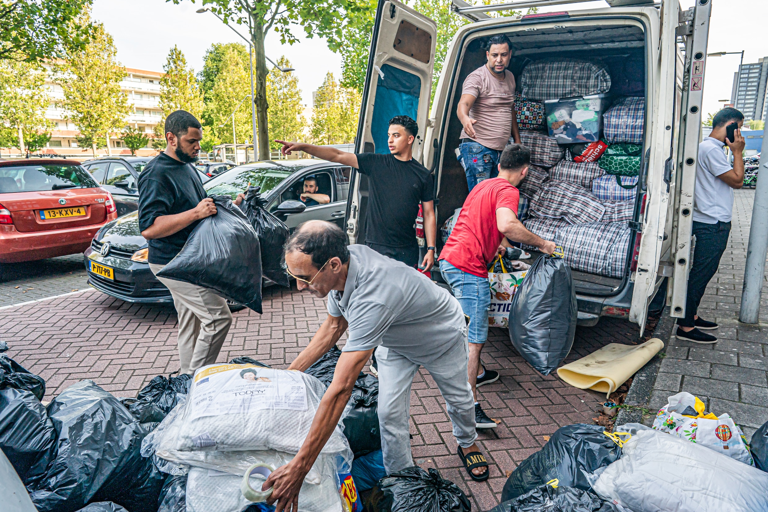 Winkels vol ingezamelde spullen voor slachtoffers in Marokko. ‘Het ...