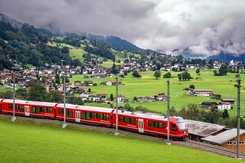 Met dat iconische rode treintje van Landquart naar Davos | Trouw