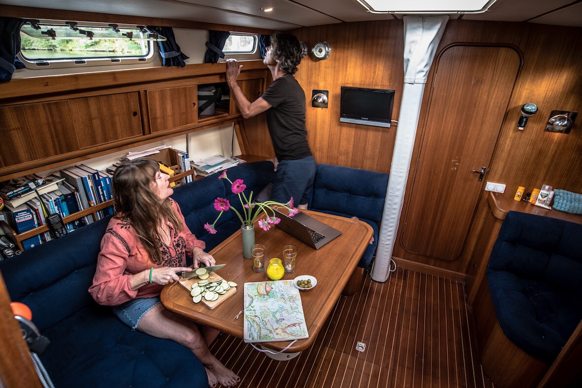 Debora (52) en John (59) hebben een zeewaardig huis, voor acht maanden ...