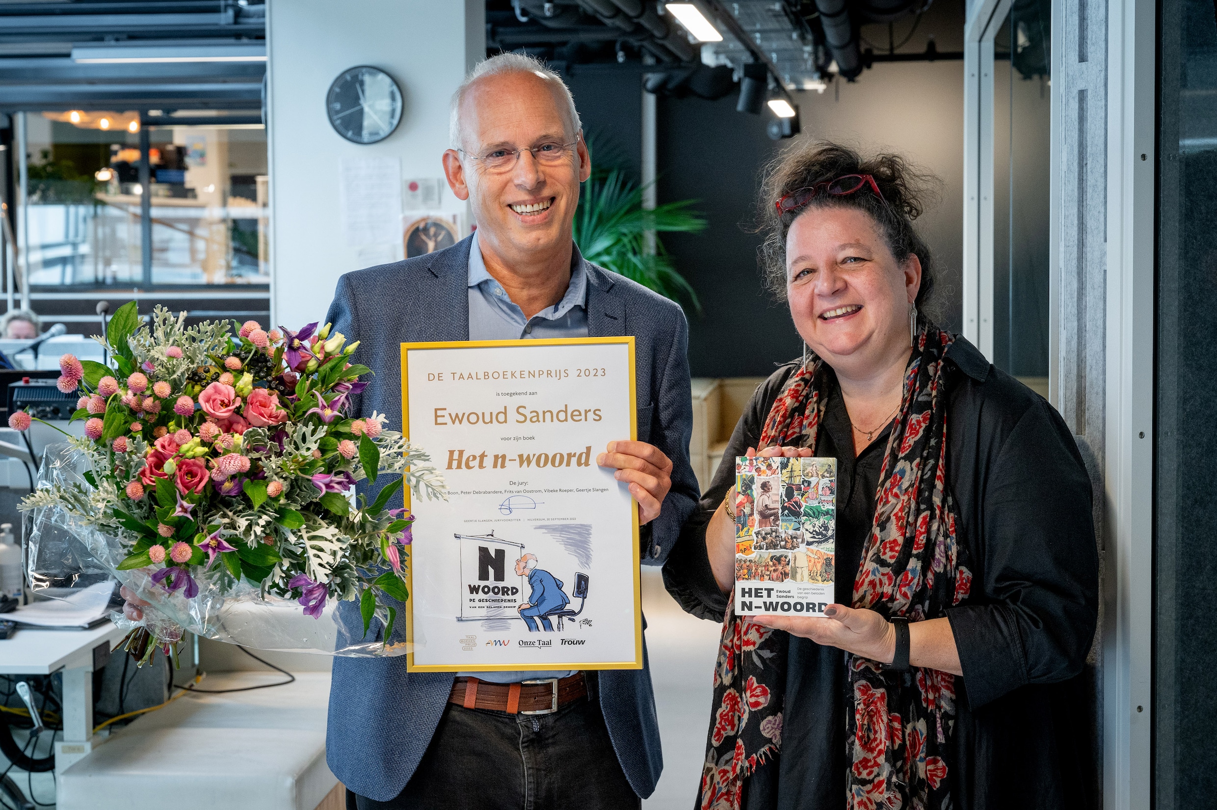 Ewoud Sanders wint Taalboekenprijs 2023 met gedegen portret van het n-woord | Trouw