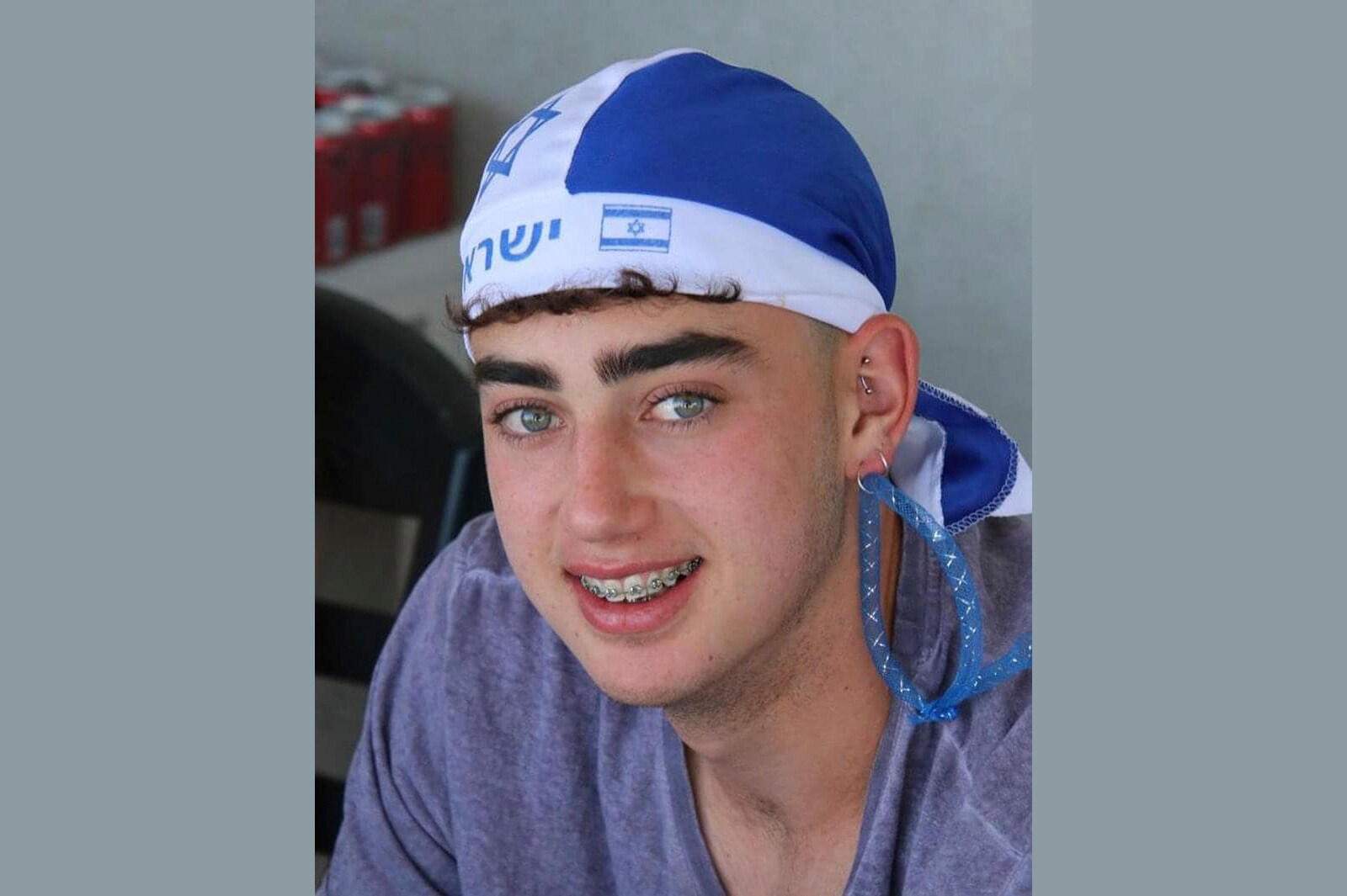 Gegijzelde Ofir Engel (18) kreeg met spoed Nederlands paspoort. ‘We ...