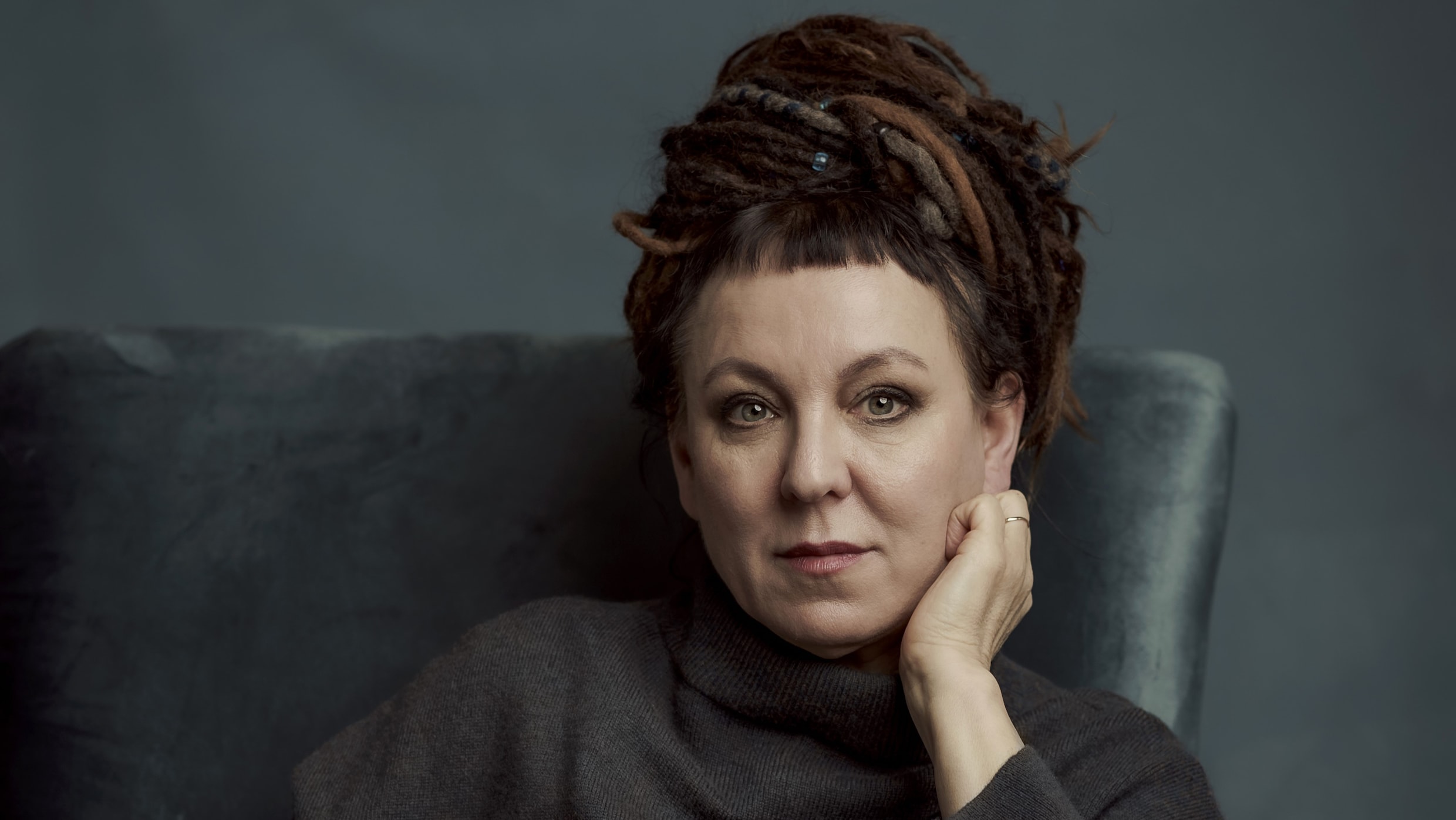 Olga Tokarczuk Maakt Van Grensplaatsje één Veranderlijk Organisme Trouw