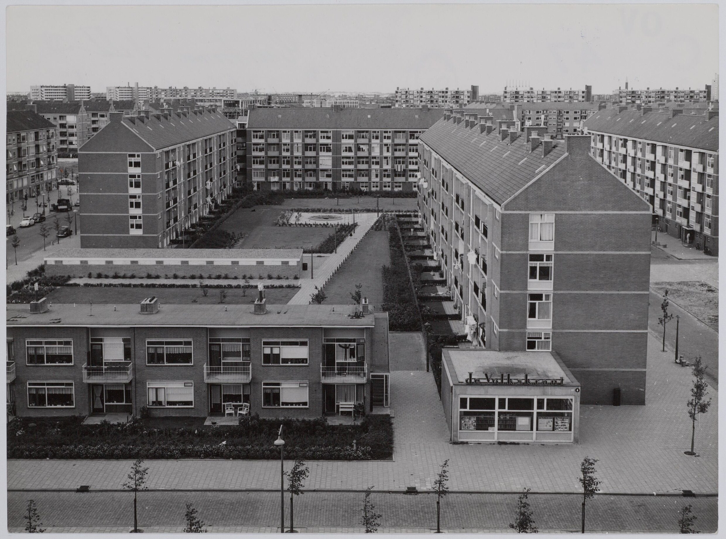 Een pleidooi tegen de afbraak van na-oorlogse wijken | Trouw