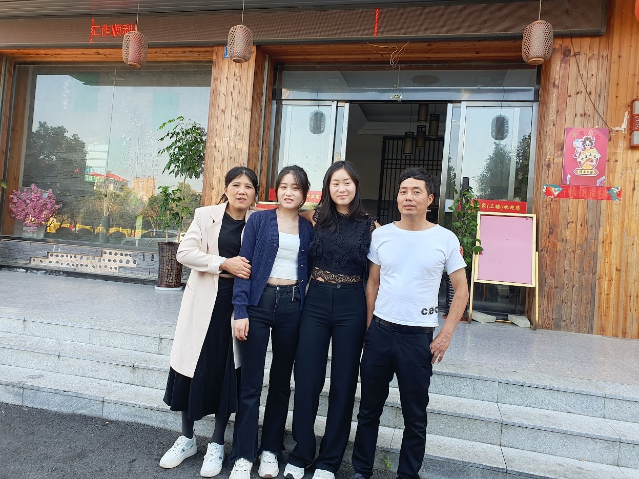 Geadopteerde Paula vindt haar tweelingzus in China | Trouw