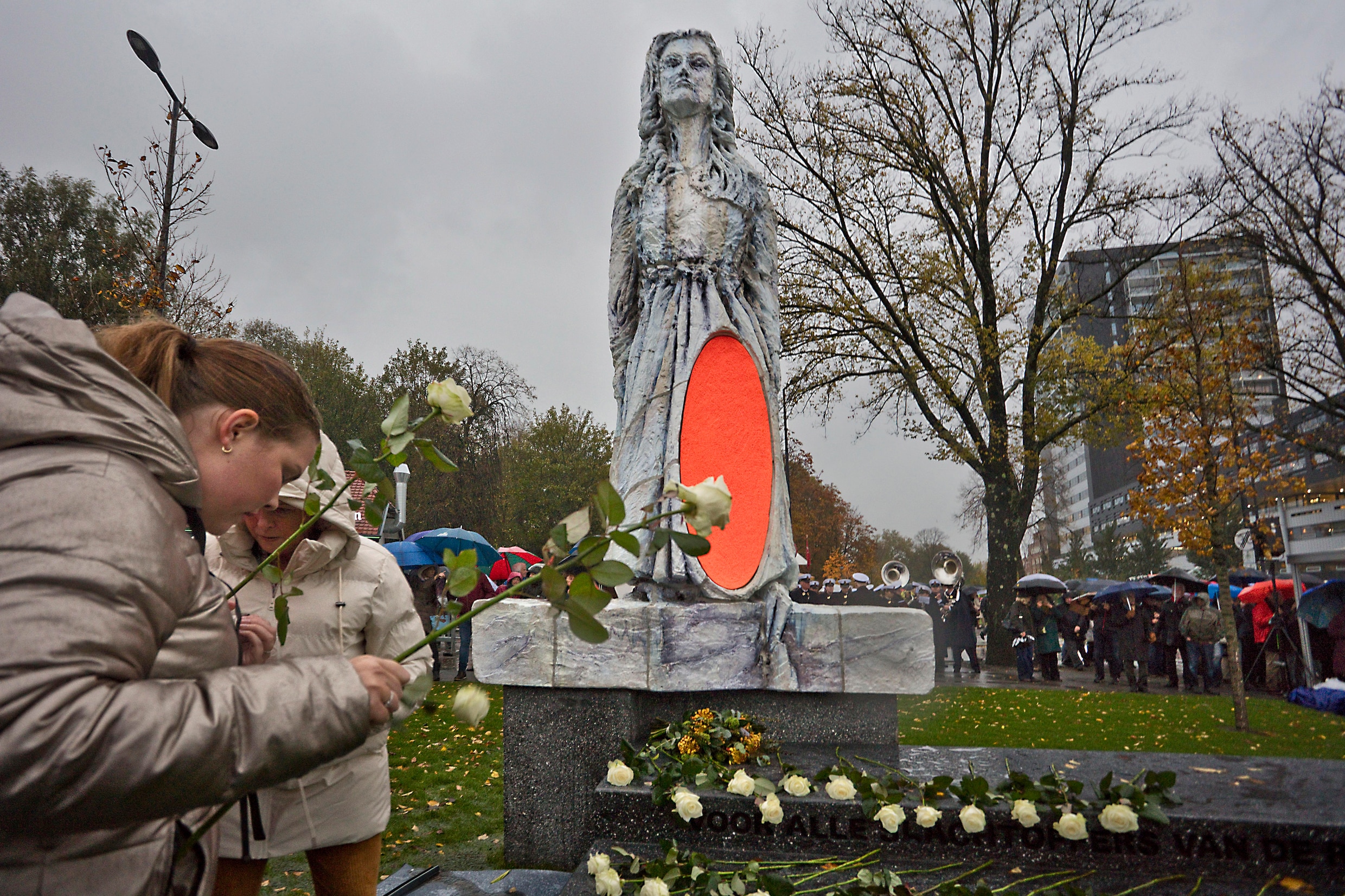 Monument geeft razzia van 1944 een plekje in het Rotterdamse ...