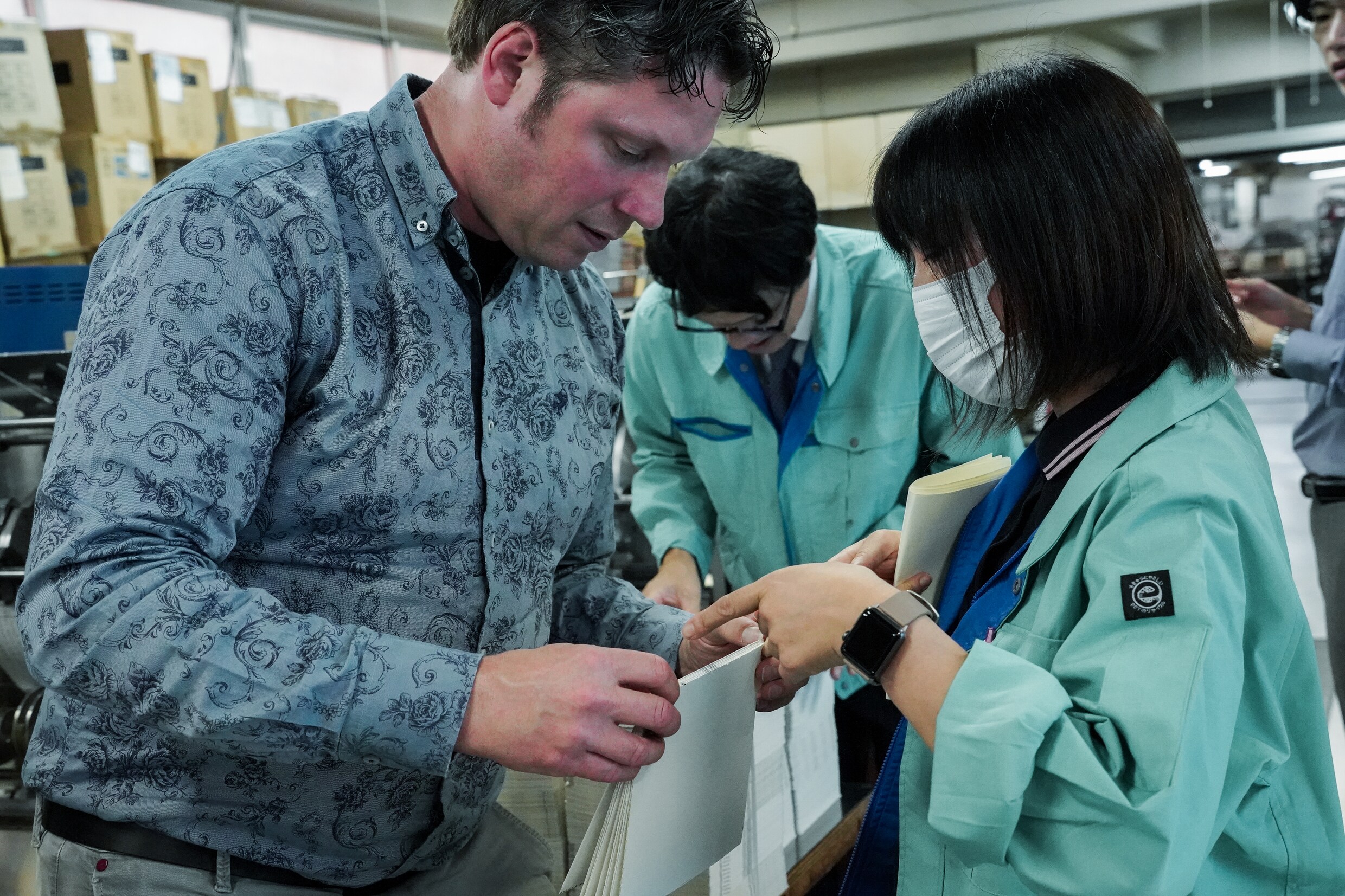 De handgemaakte bijbels van Wytze Fopma liggen nu op Japanse kansels ...