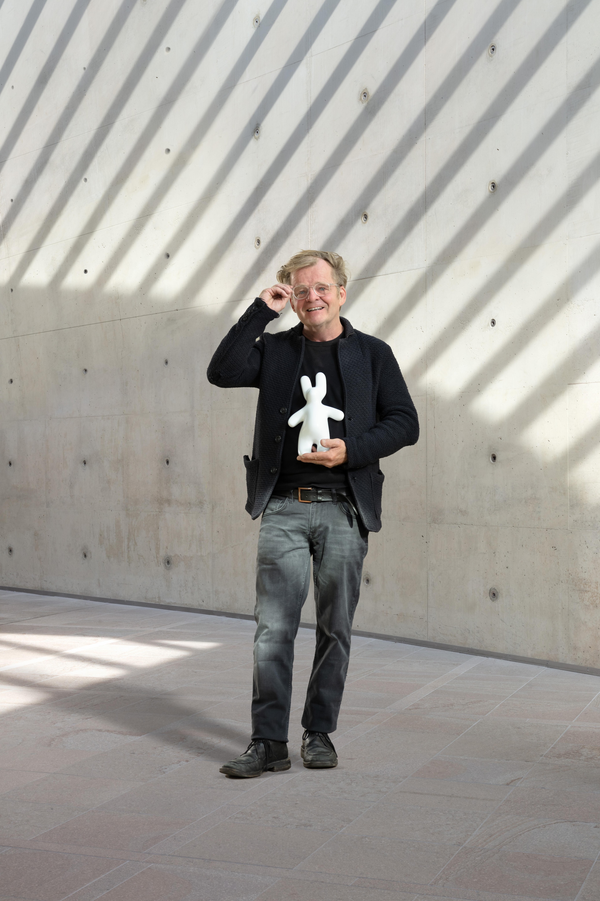 Aangespoeld speelgoed met een serieuze boodschap | Trouw