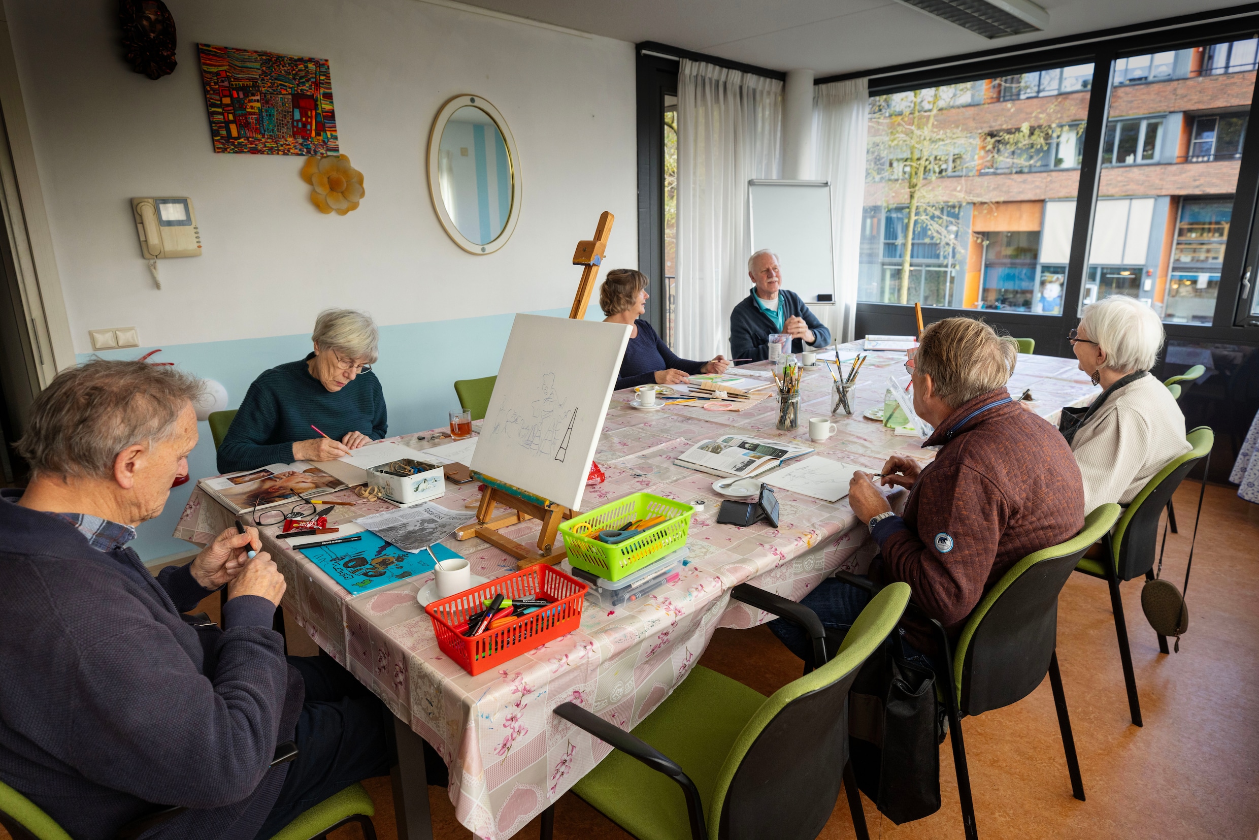 In het Hilversumse wijkcentrum slaat de twijfel toe. Wordt het 50plus ...