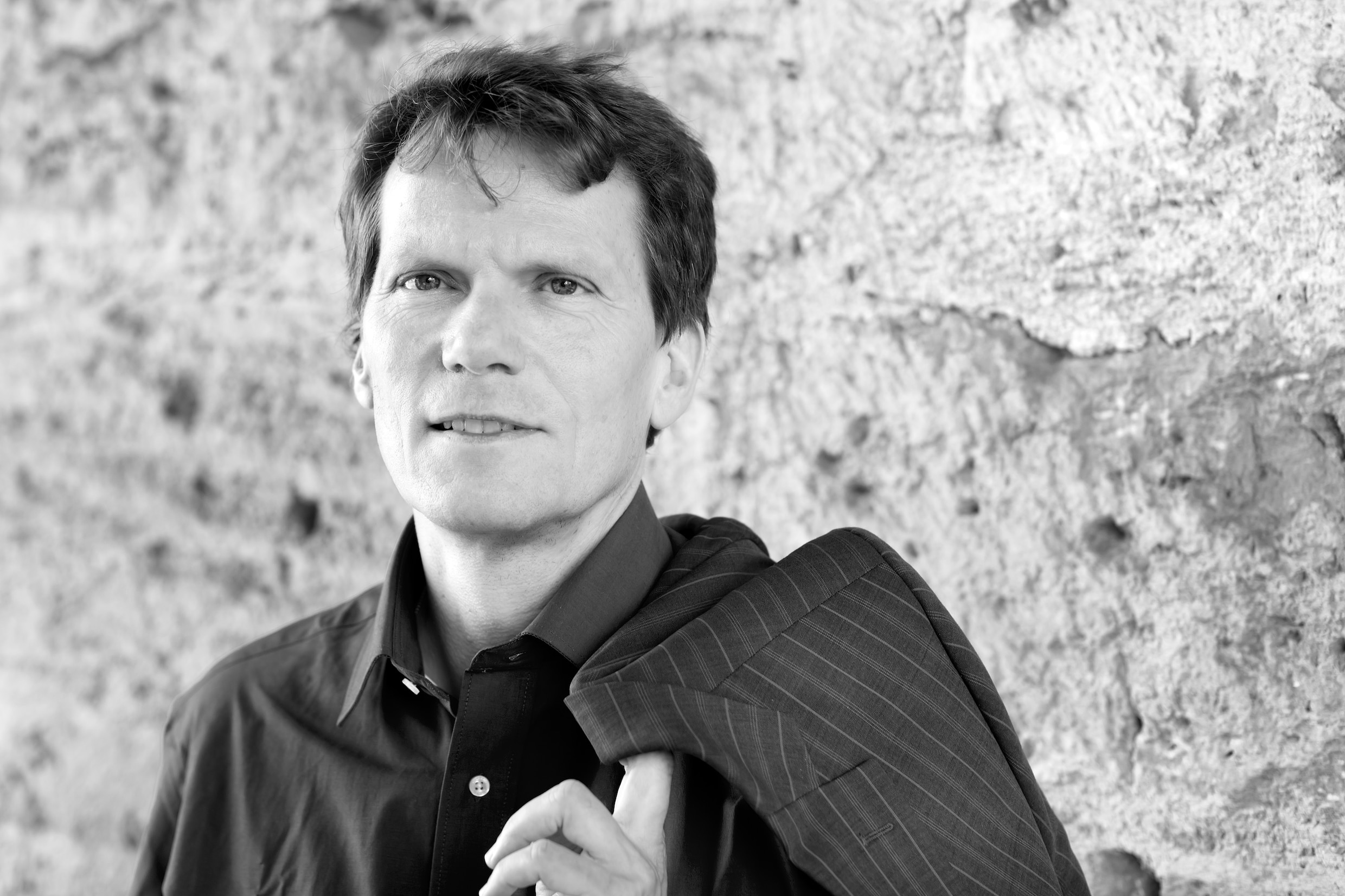 Socioloog Hartmut Rosa weet wel waarom onze democratie niet werkt ...