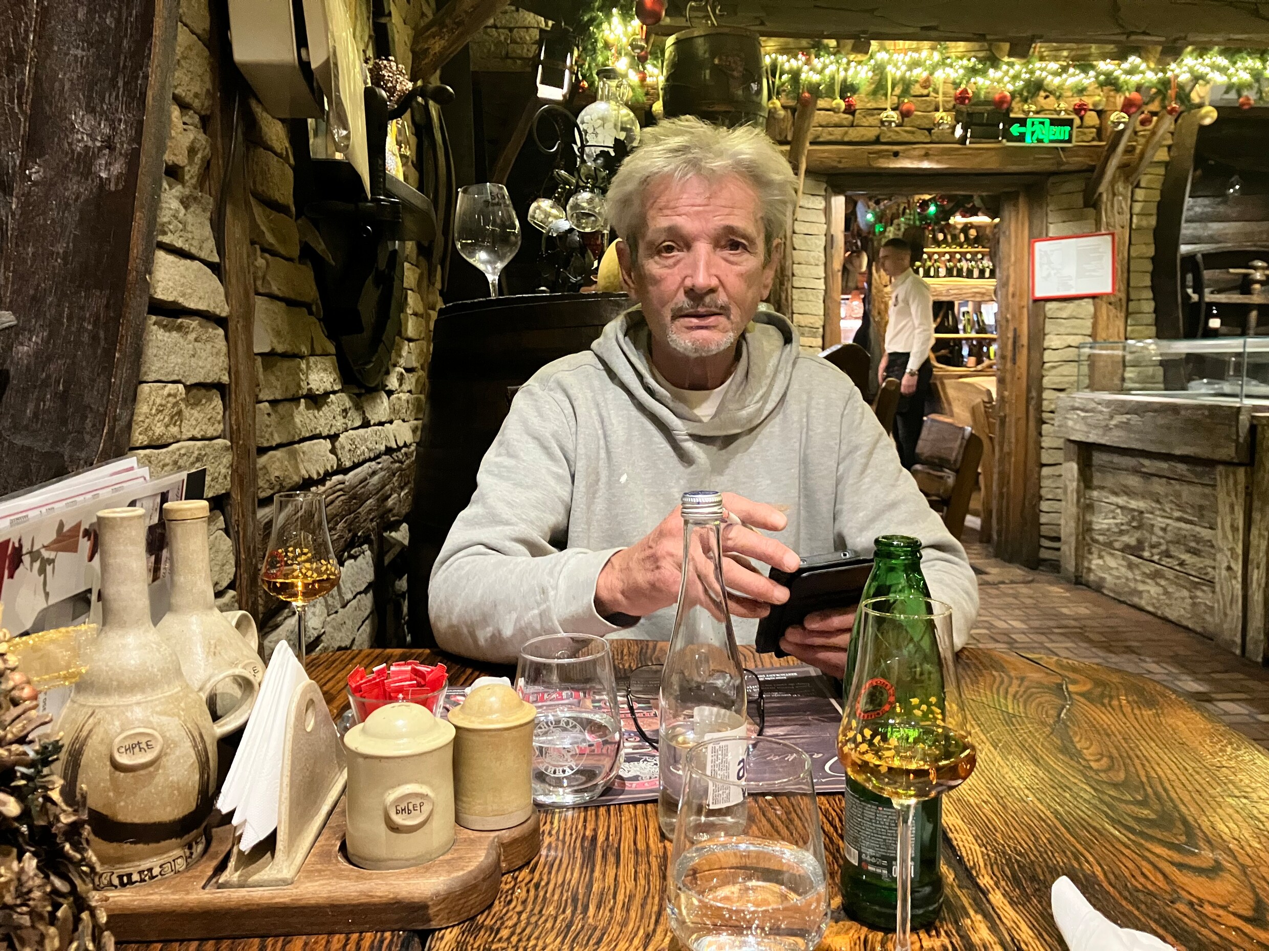 De Servische Masi Prostran (67) deelt zijn hele levensverhaal bij een ...