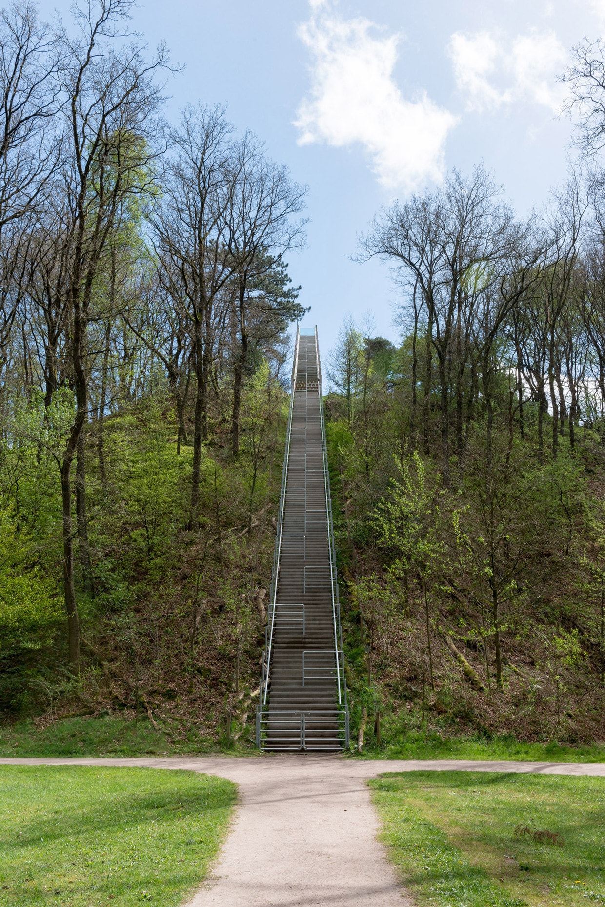 Een kunstwerk dat overzicht biedt, maar ook waarschuwt voor gevaar | Trouw