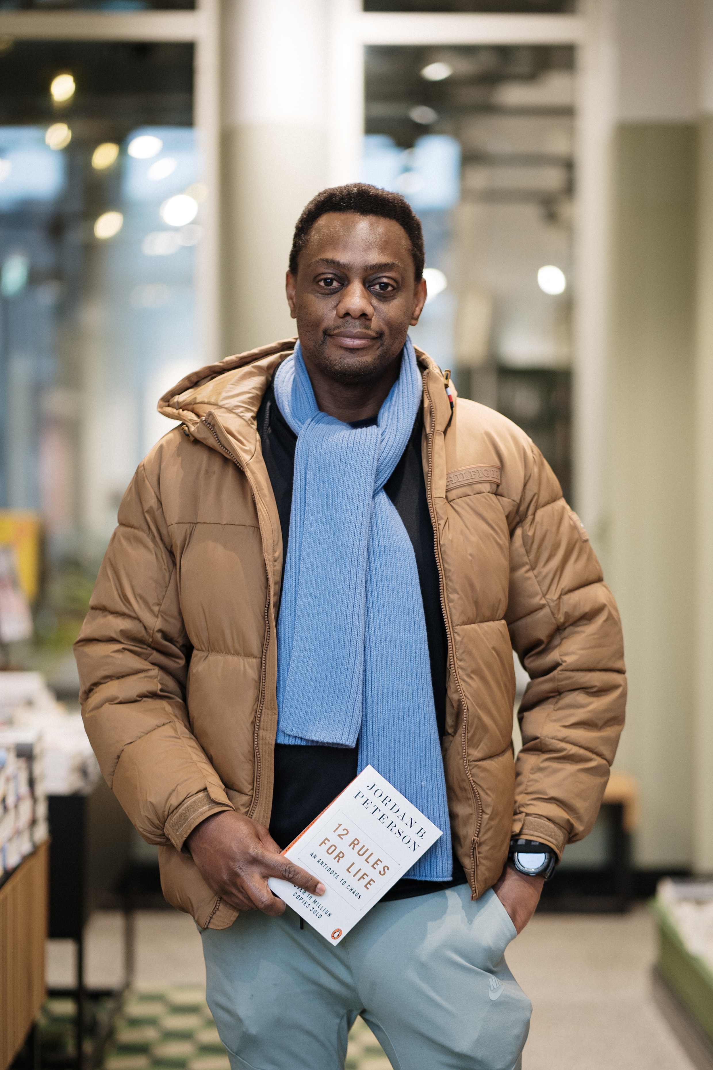 Waarom er steeds vaker een zelfhulpboek onder de kerstboom ligt | Trouw