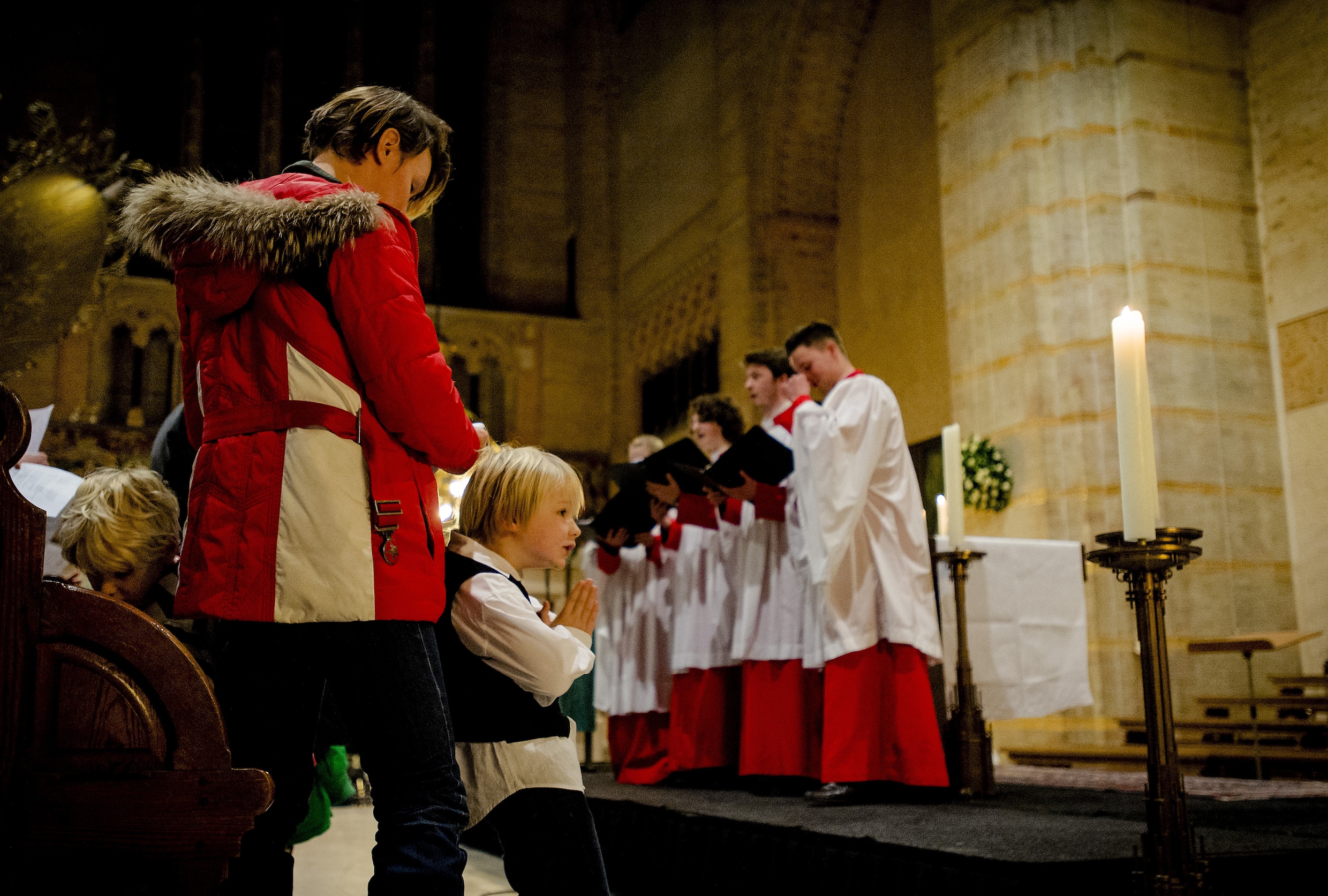 Hoe gedraag je je bij een kerstviering in de kerk? | Trouw