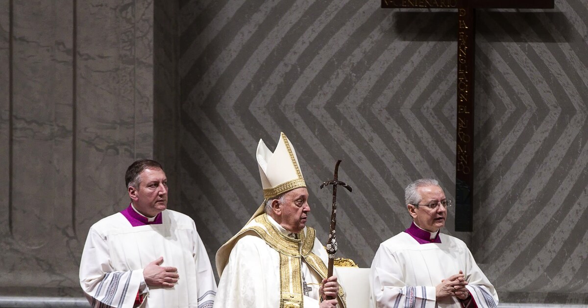 Paus spoort Rome aan om de stad op te knappen voor heilig jaar | Trouw