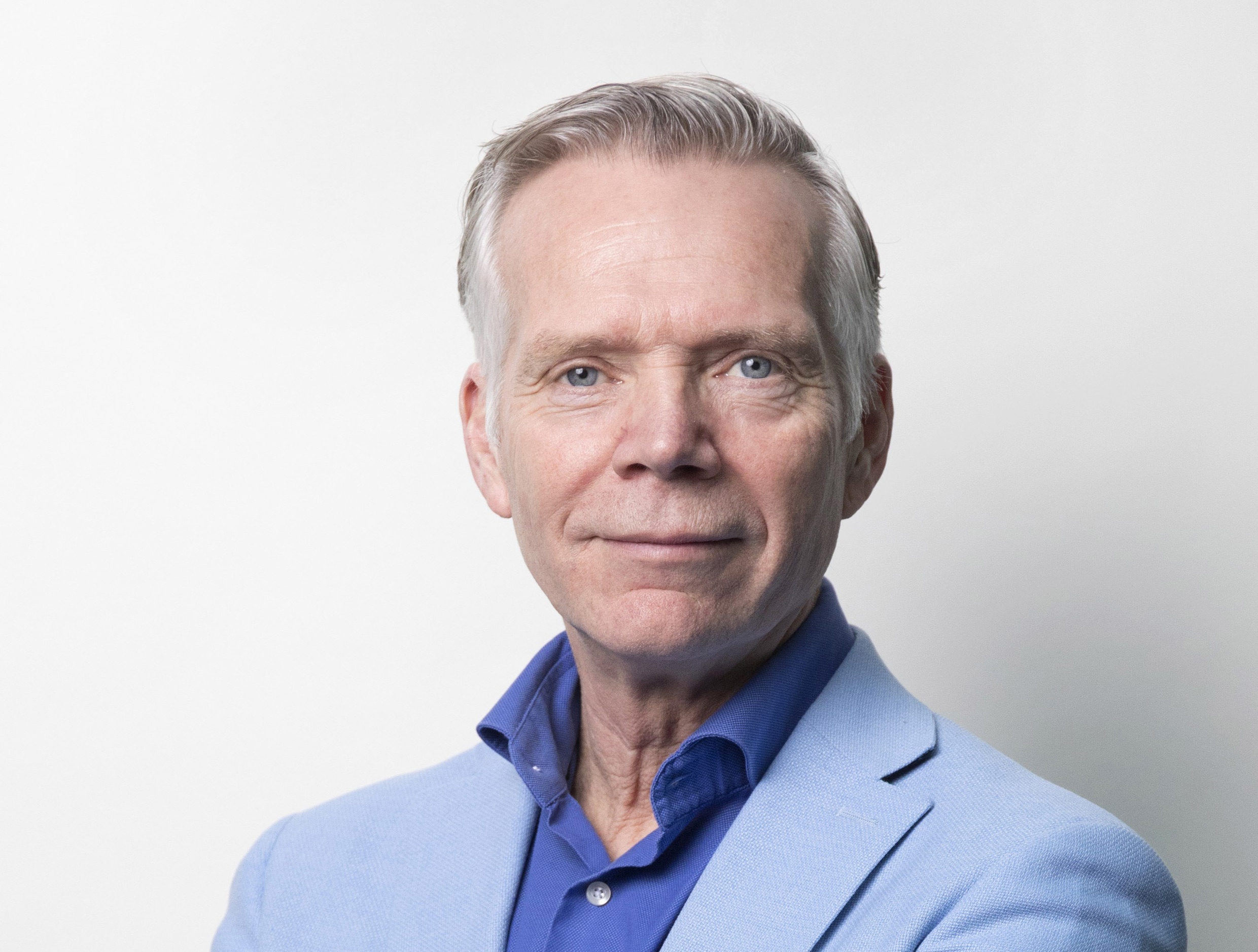 Cees van der Laan stopt als hoofdredacteur Trouw | Trouw