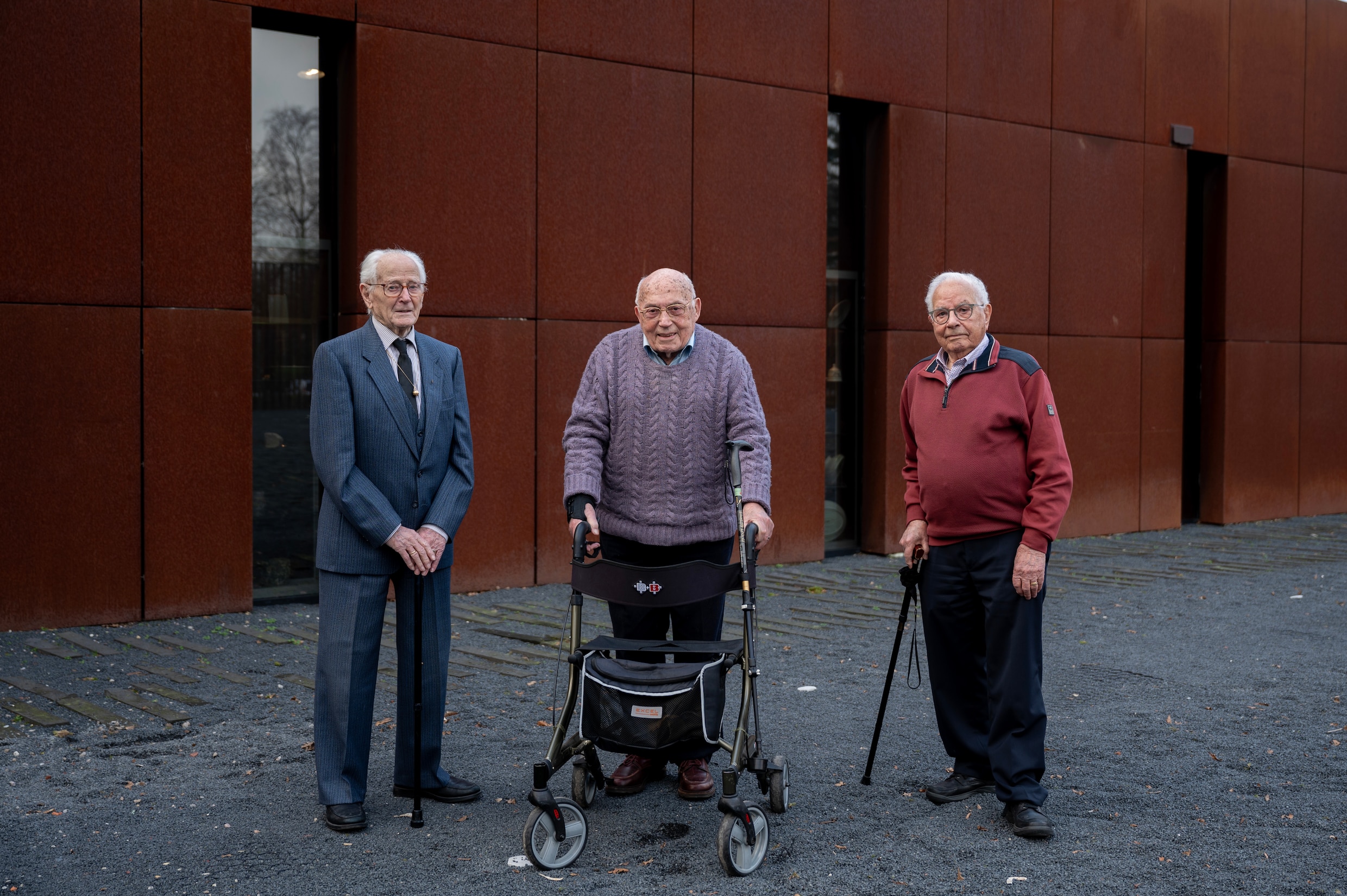 Oud-dwangarbeiders vertellen in Kamp Amersfoort over hun ervaringen ...