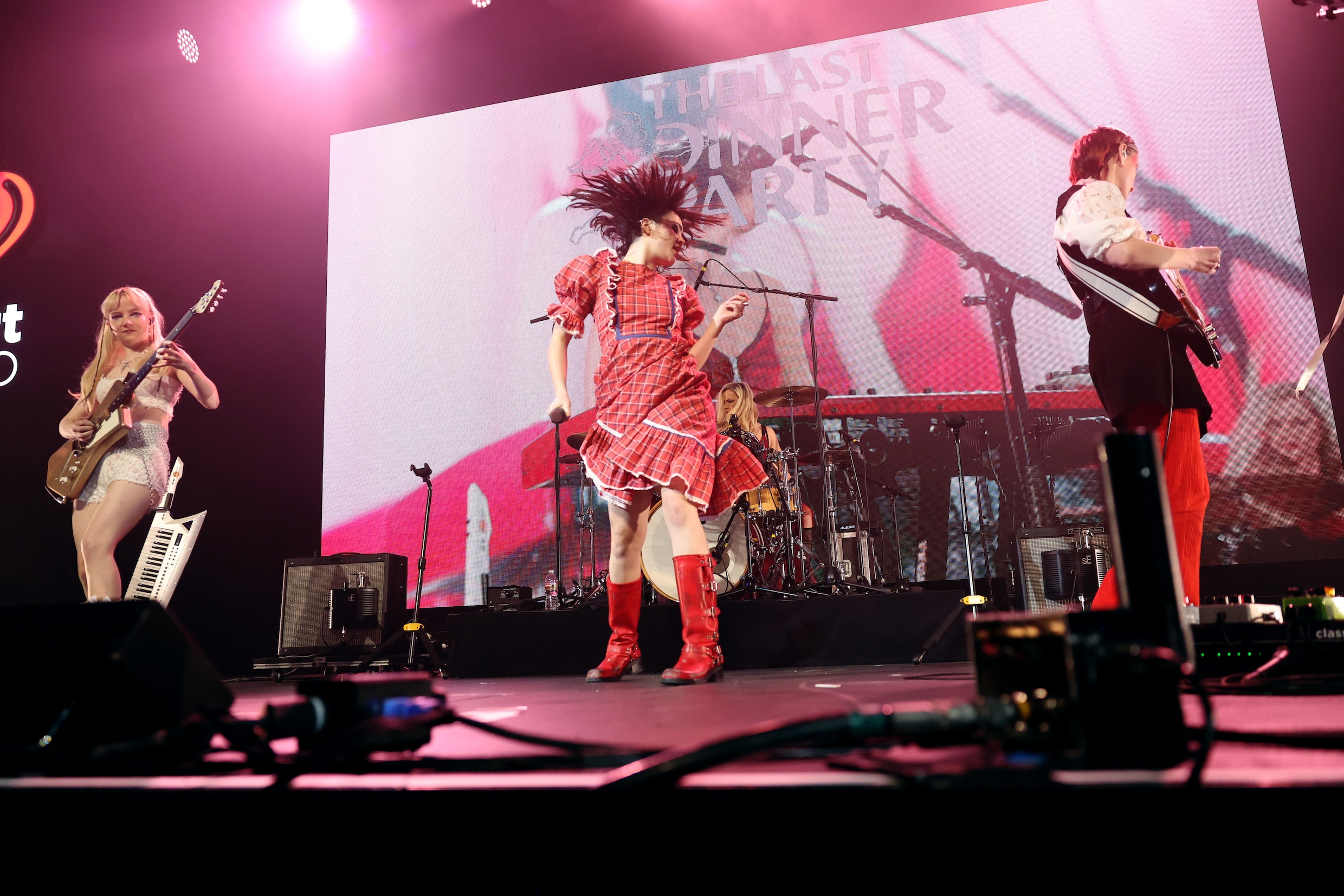 Recensie: waarom The Last Dinner Party dé band van het moment is | Trouw