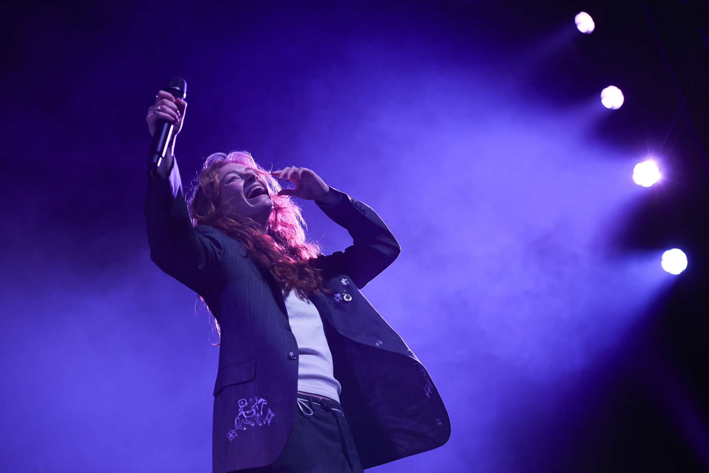 Recensie: Froukjes nieuwe songs klinken in een vol Carré soms nog ...