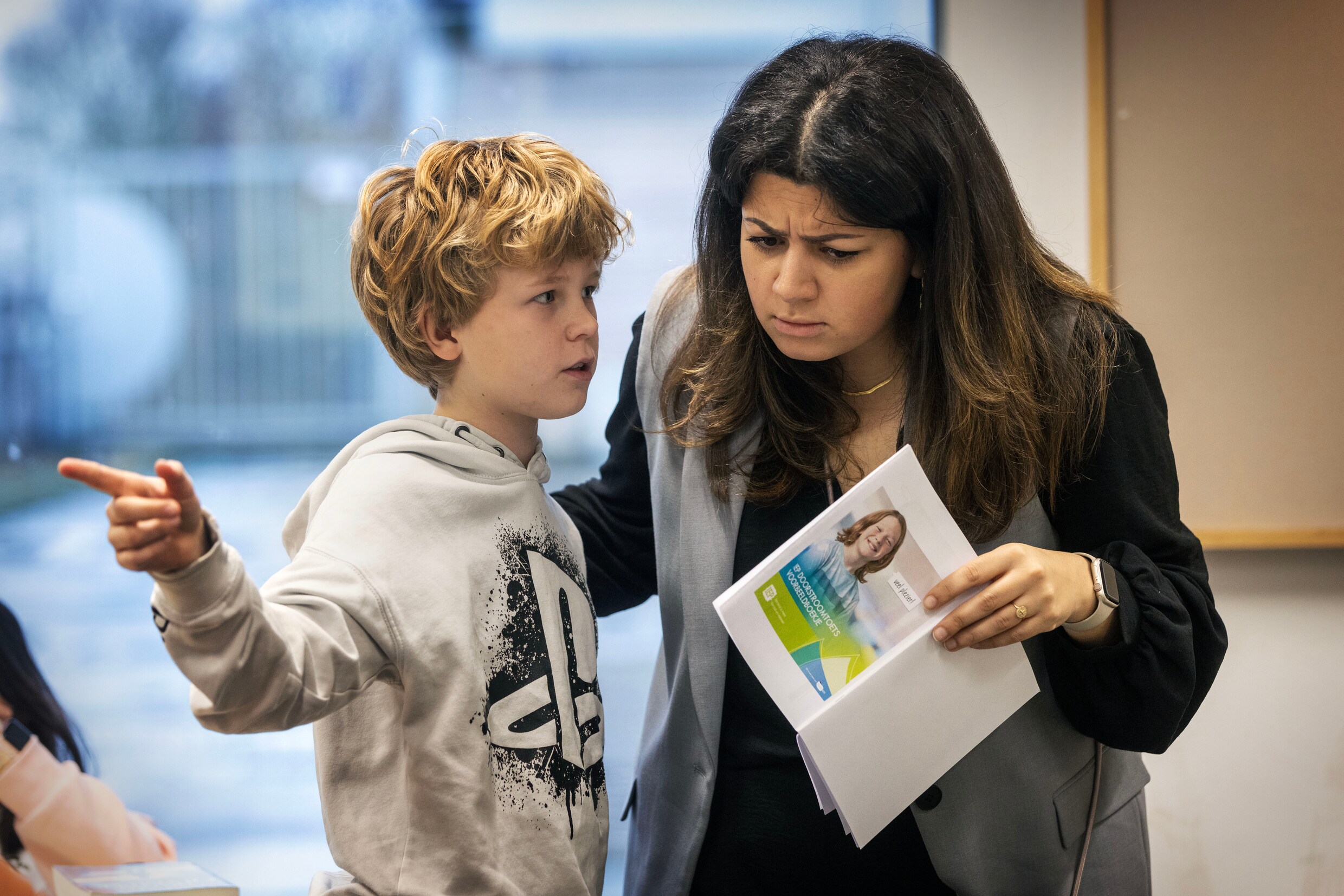 De klas van juf El Amry maakt deze week de doorstroomtoets. ‘Juf, wat ...