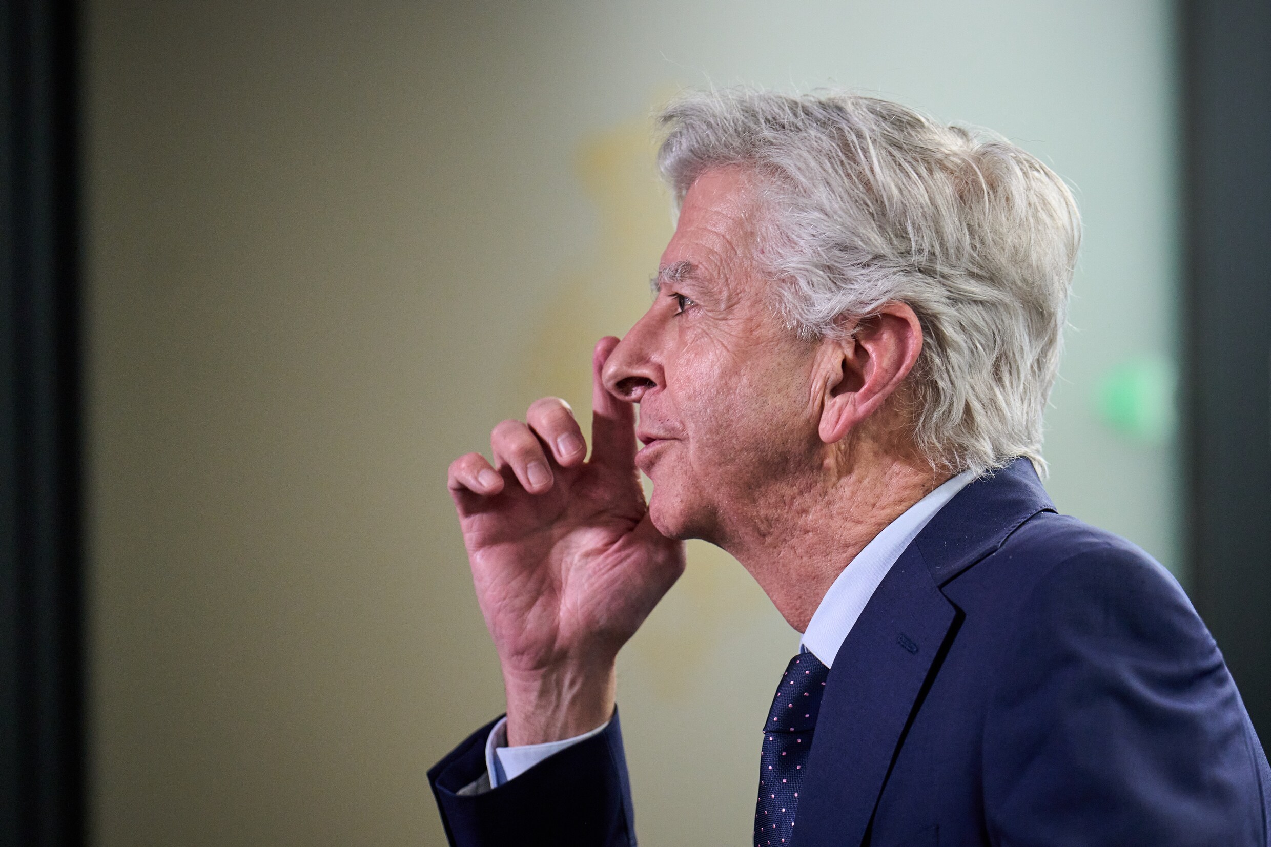 Plasterk krijgt de wind van voren voor zijn optreden als informateur ...