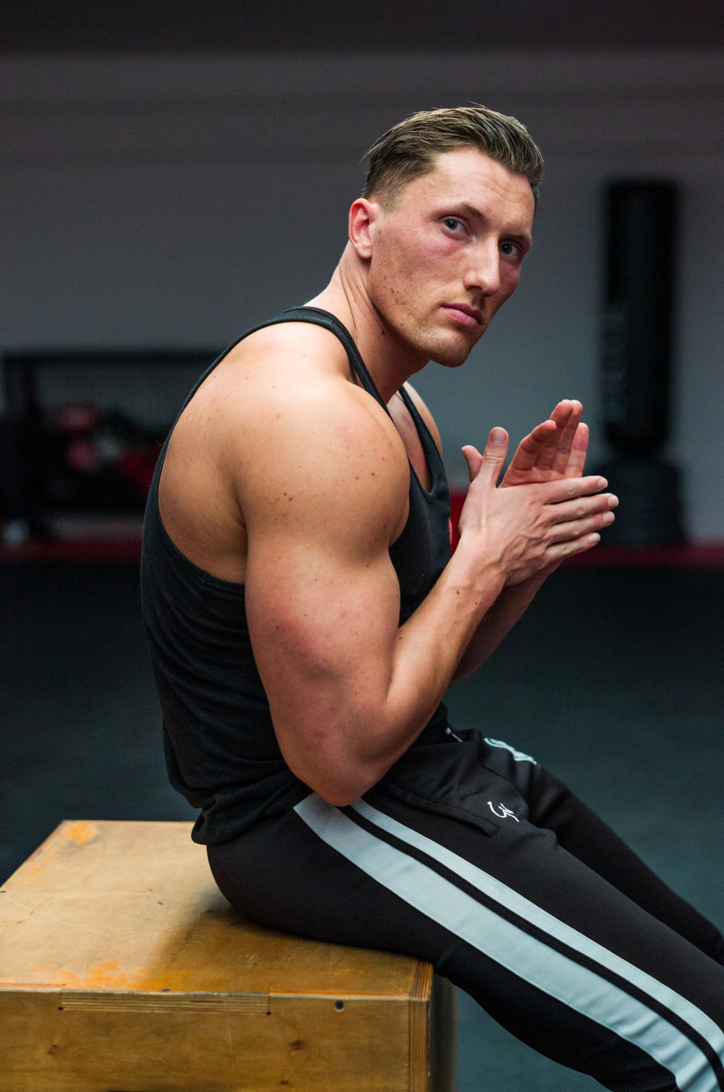 Jonge vrouwen worden progressiever, terwijl jonge mannen Andrew Tate ...