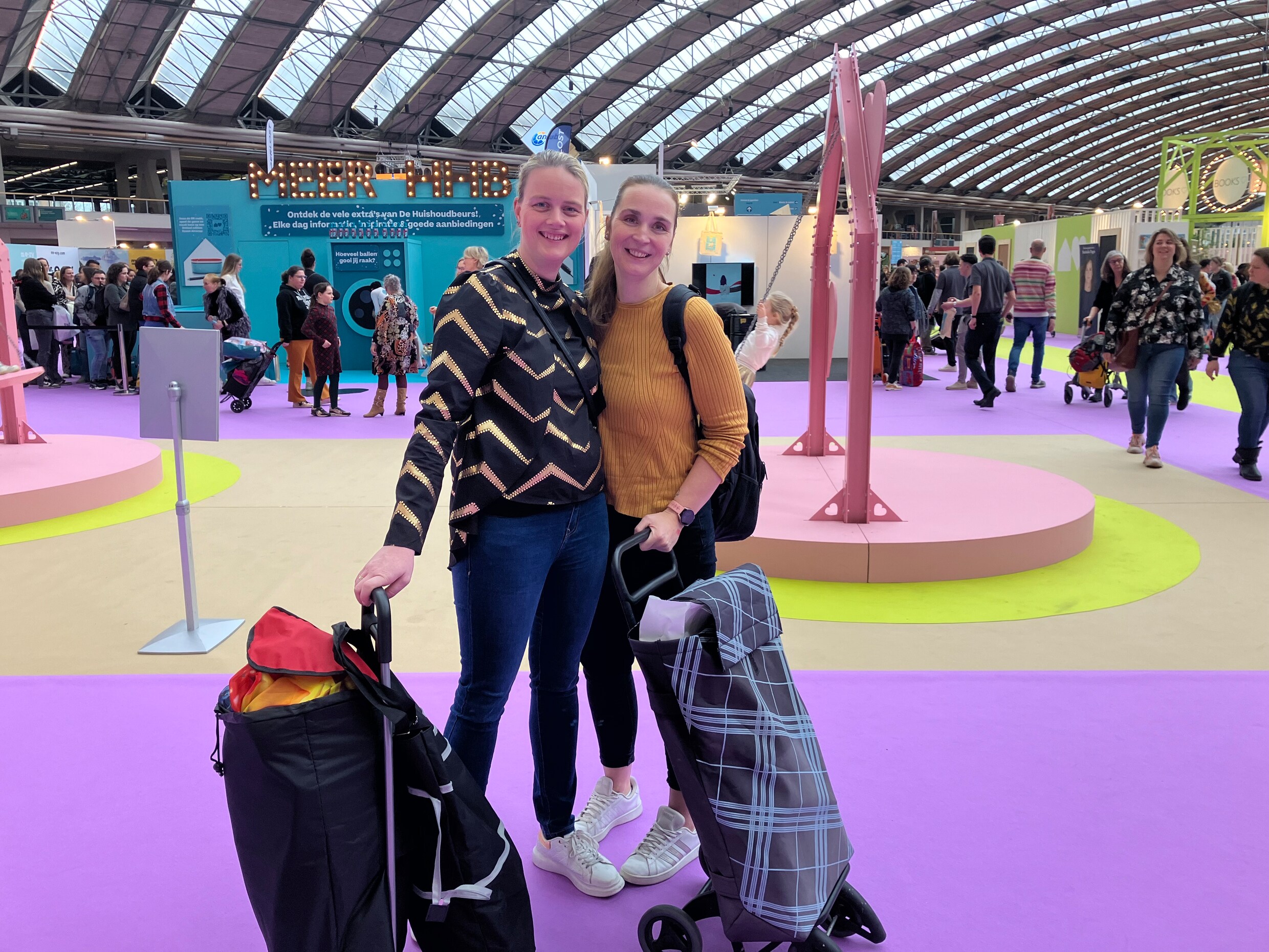 Stands met vegetarisch hondenvoer en klimaatinfo, maar ‘groen’ zal de ...