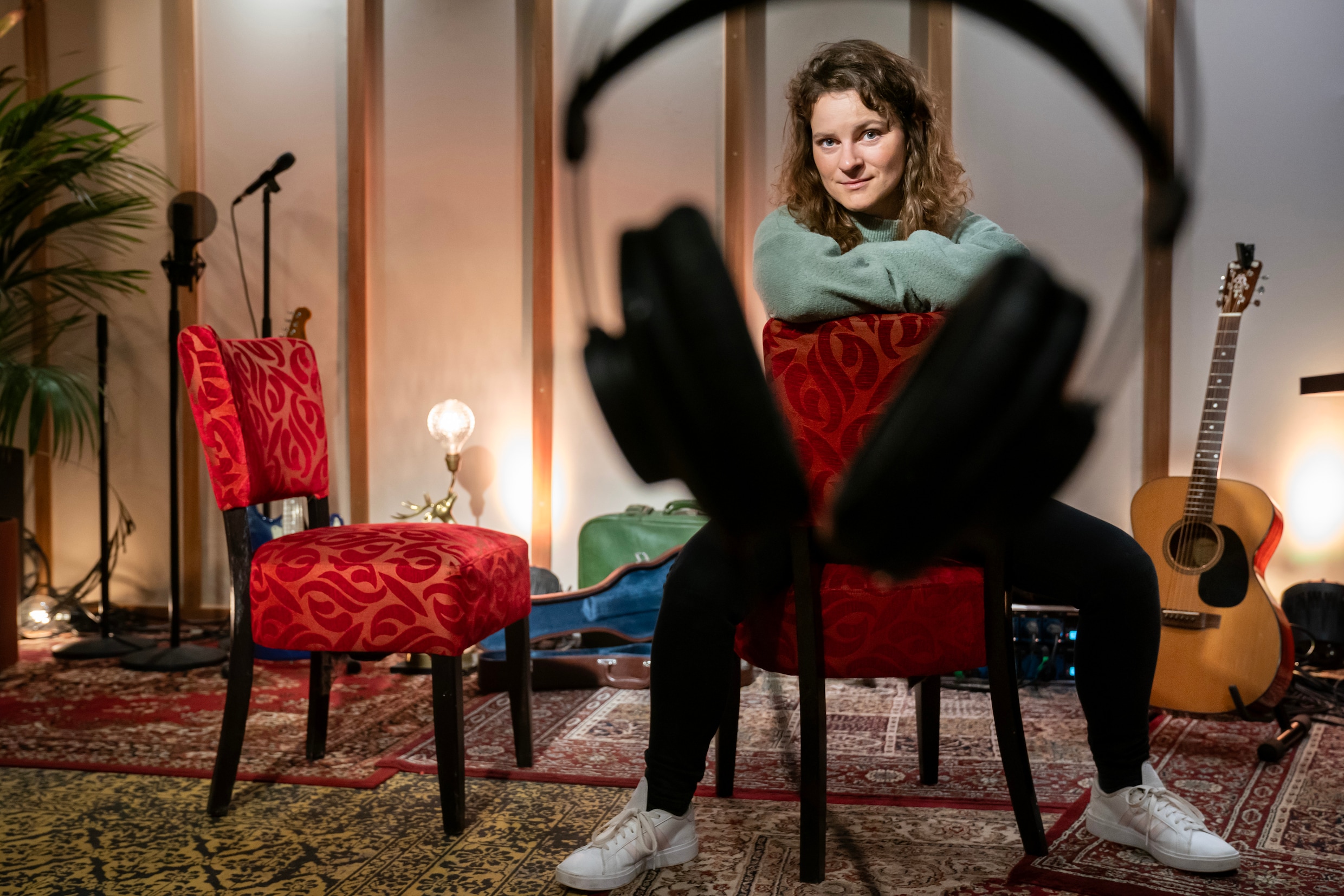 Muzikante Eva van Pelt: Ware troost zit in erkenning van de pijn | Trouw