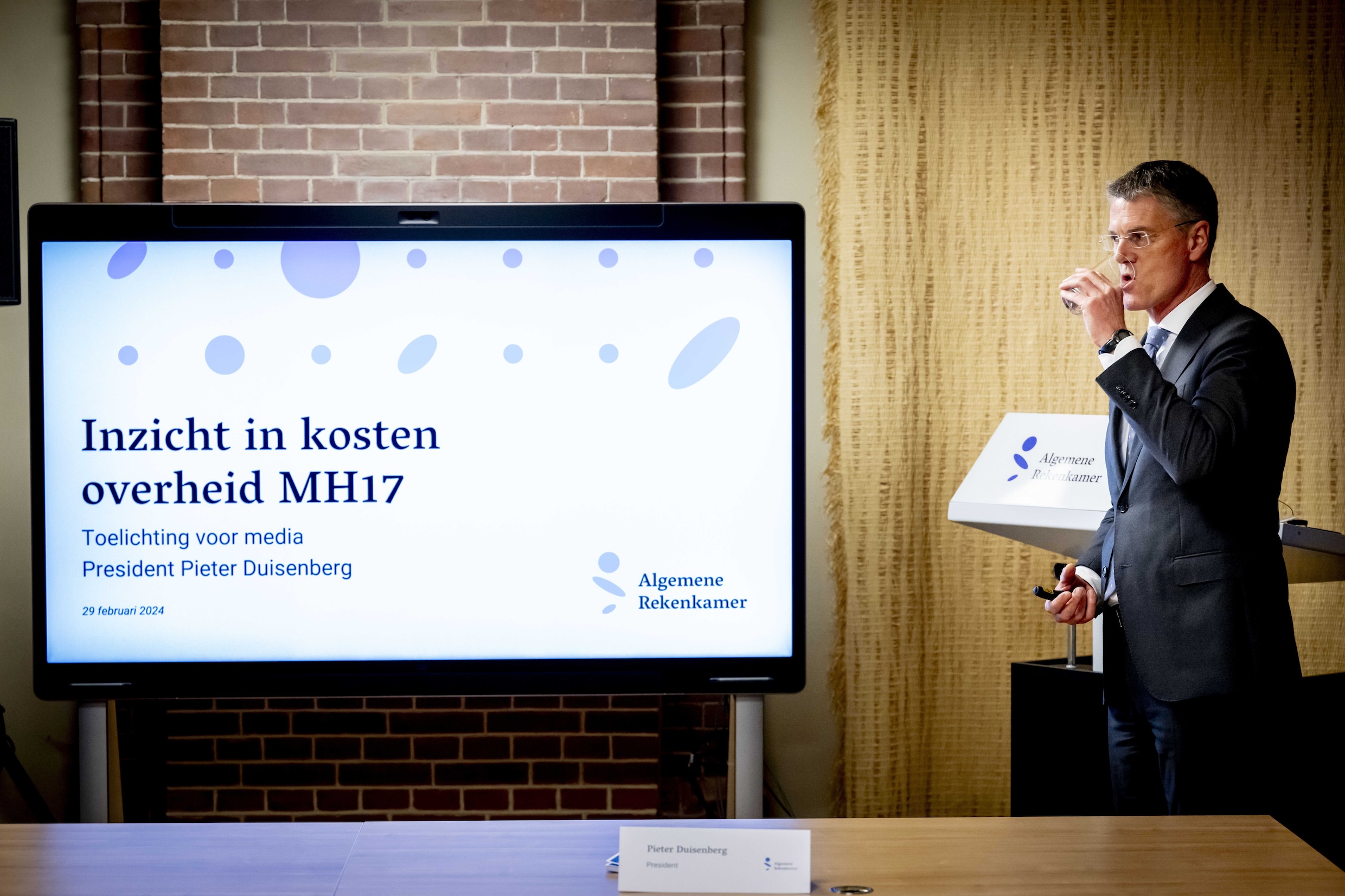 Algemene Rekenkamer telt alle kosten voor neerhalen MH17 op | Trouw