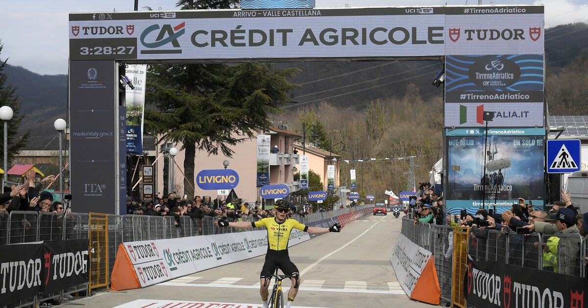 Deen Vingegaard slaat toe in vijfde etappe Tirreno | Trouw Deen Vingegaard slaat toe in vijfde etappe Tirreno | Trouw