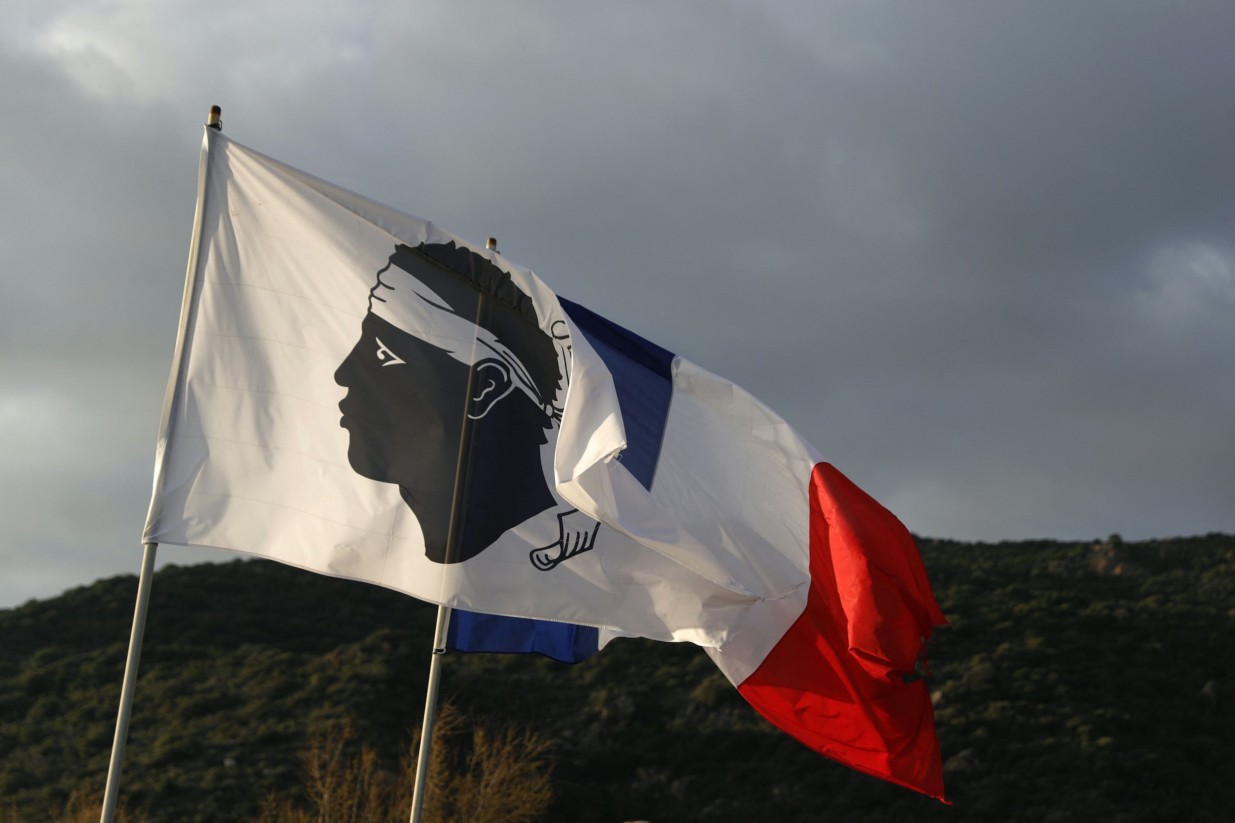 Corsica zet na tientallen jaren protest eindelijk stap naar autonomie ...