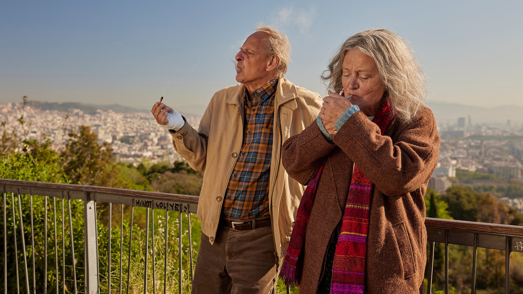 Recensie: In De terugreis tuffen we met twee kibbelende pensionado’s ...