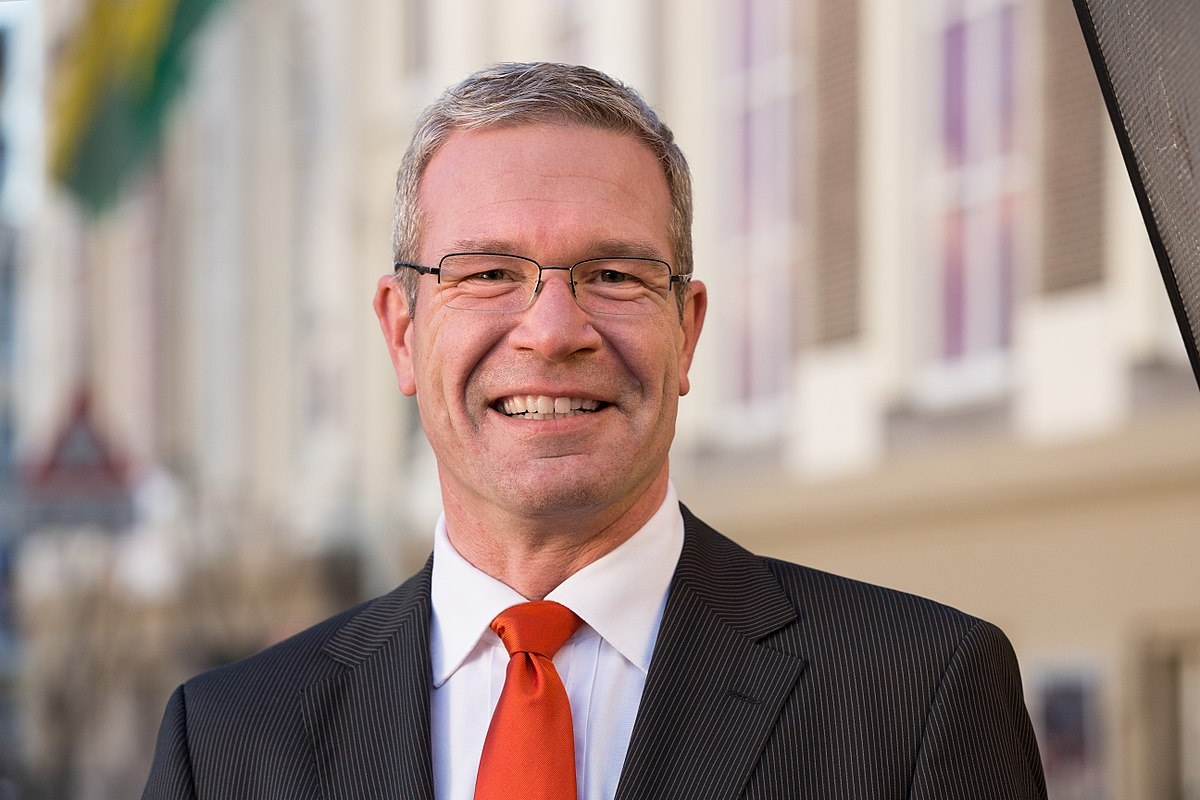 Een SGP’er en een CDA’er gaan de onderhandelingen over een rechts ...