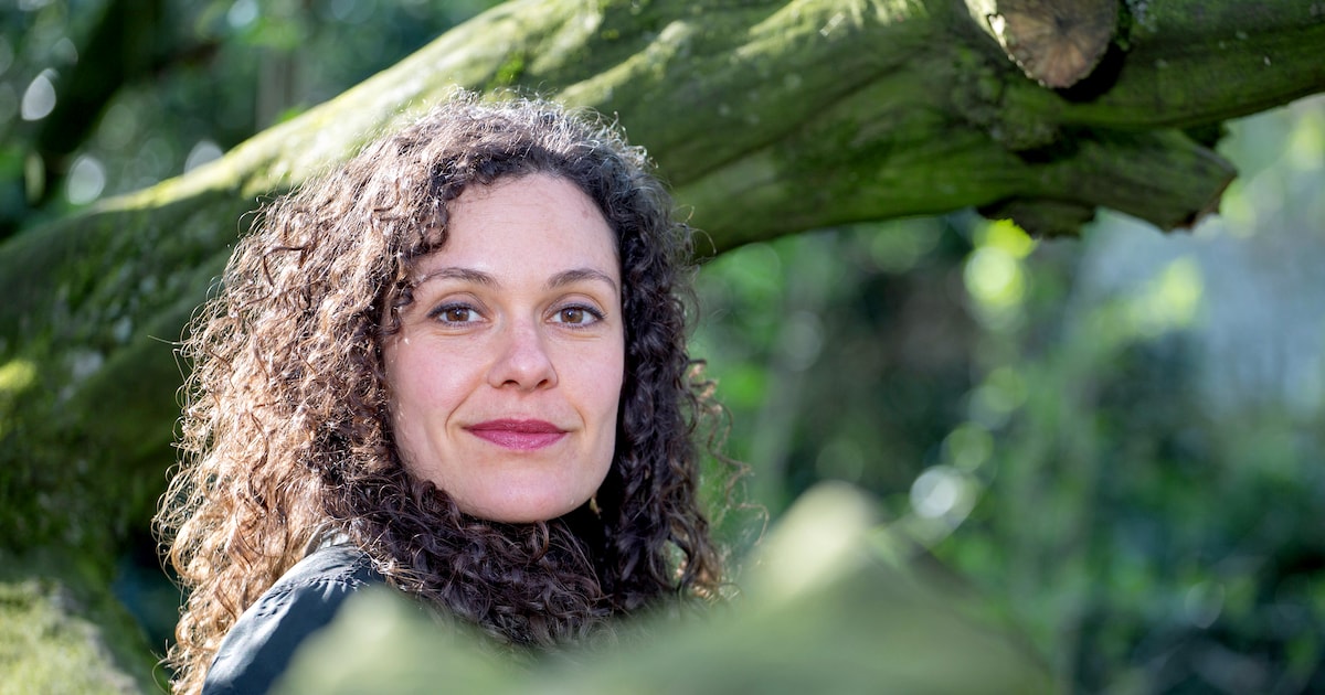 Zangeres Nora Fischer hervond zichzelf na de dood van haar zus, maar ...