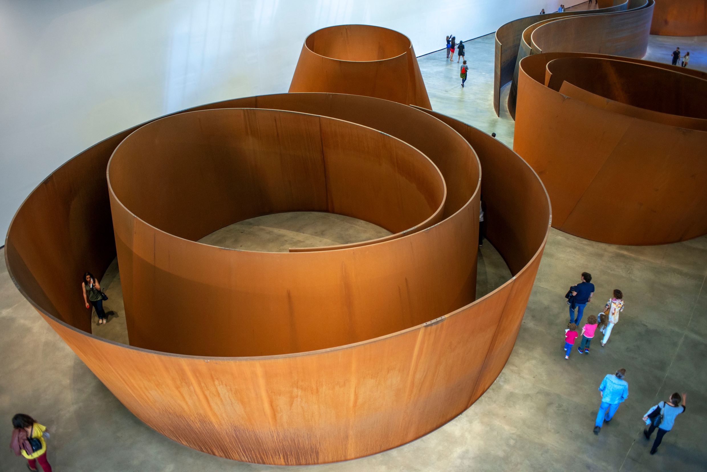 Richard Serra zette met zijn enorme kunstwerken de wereld naar zijn ...