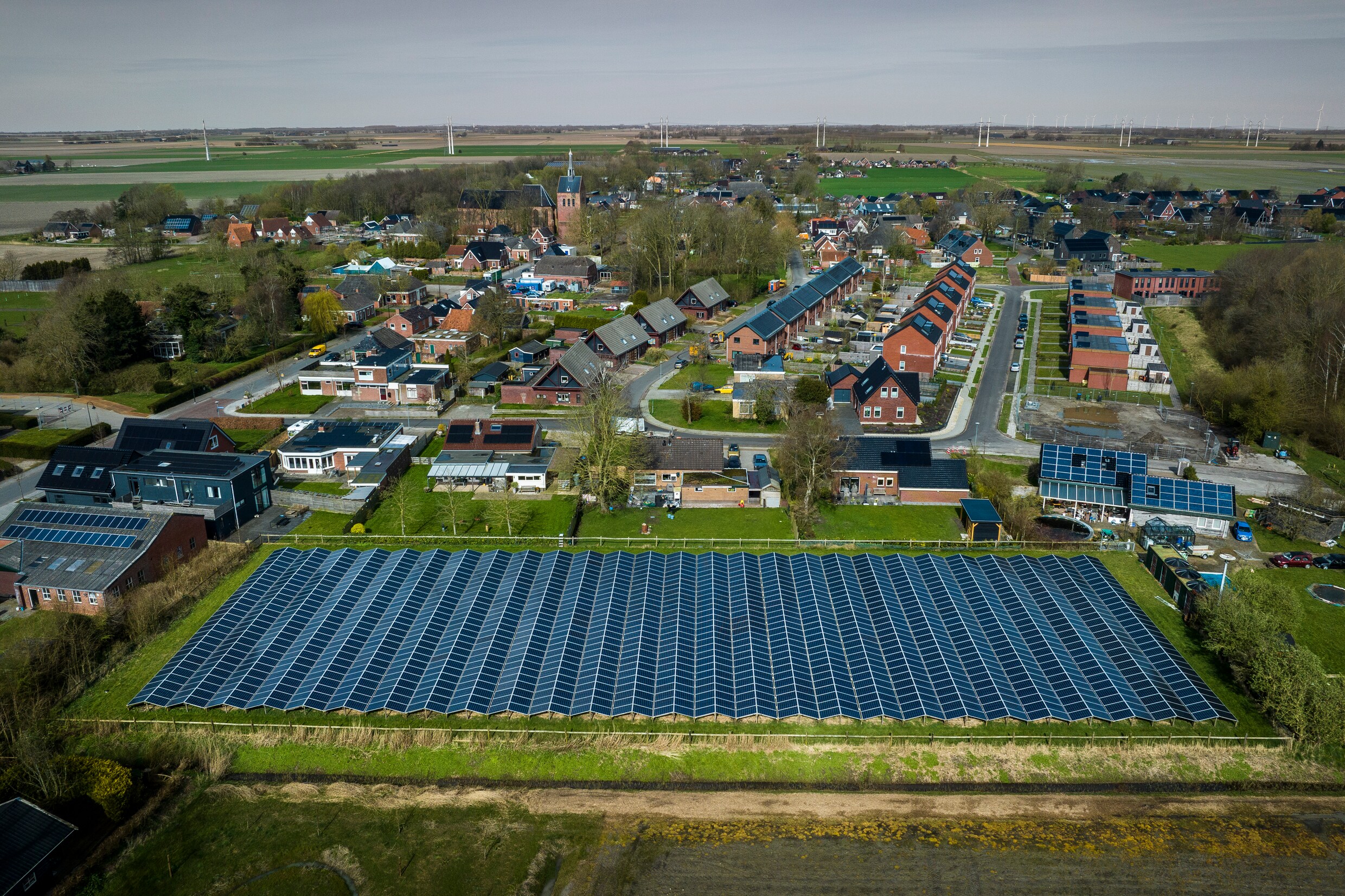 Wereld investeert veel meer in groene energiebronnen dan in fossiele | Trouw